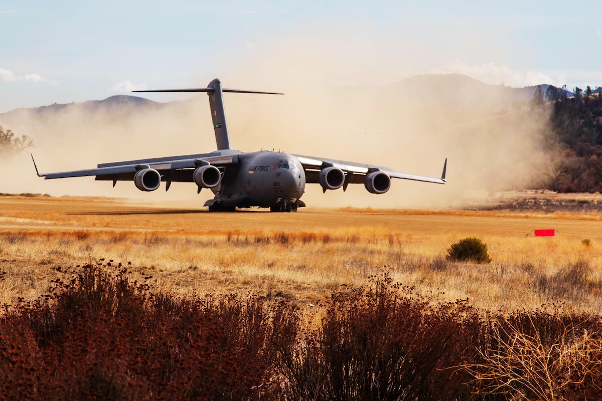 Team McChord C-17s deliver Army firepower > Air Force Reserve Command ...