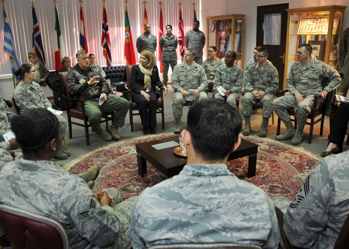 USAFE-AFAFRICA commander visits Airmen in Turkey > Incirlik Air Base ...