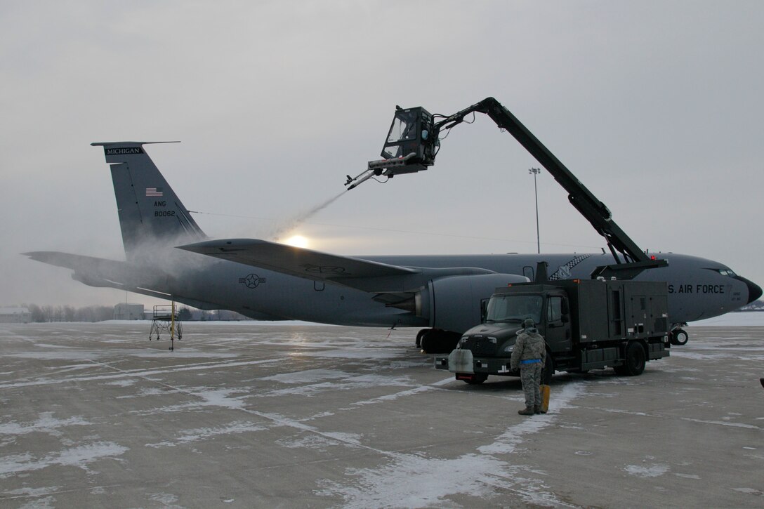 KC-135 de-icing