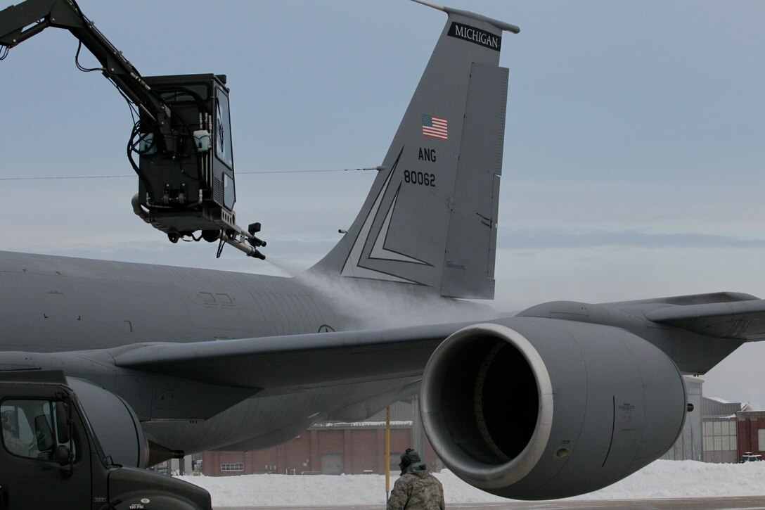 KC-135 de-icing