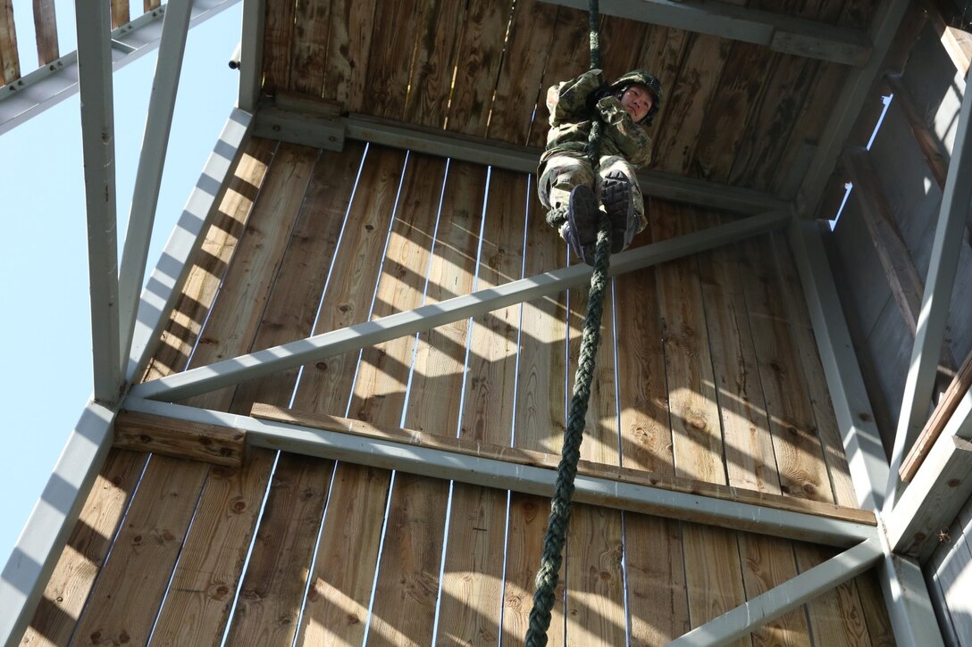Marines, JGSDF conduct fast-rope training