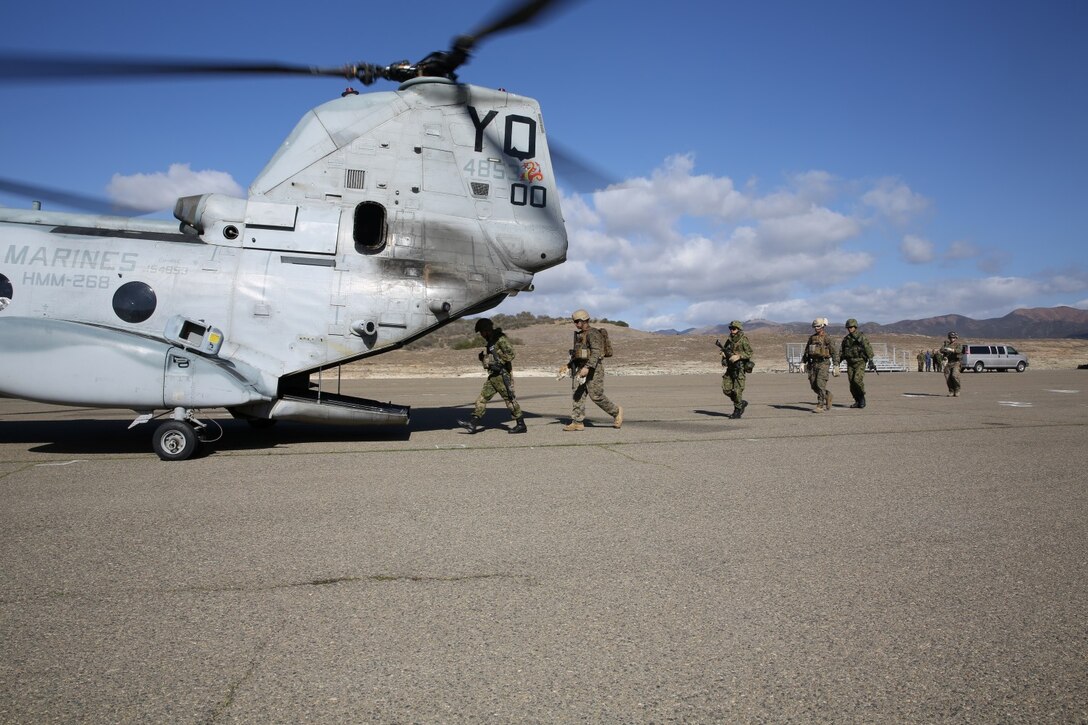 Marines, JGSDF conduct fast-rope training