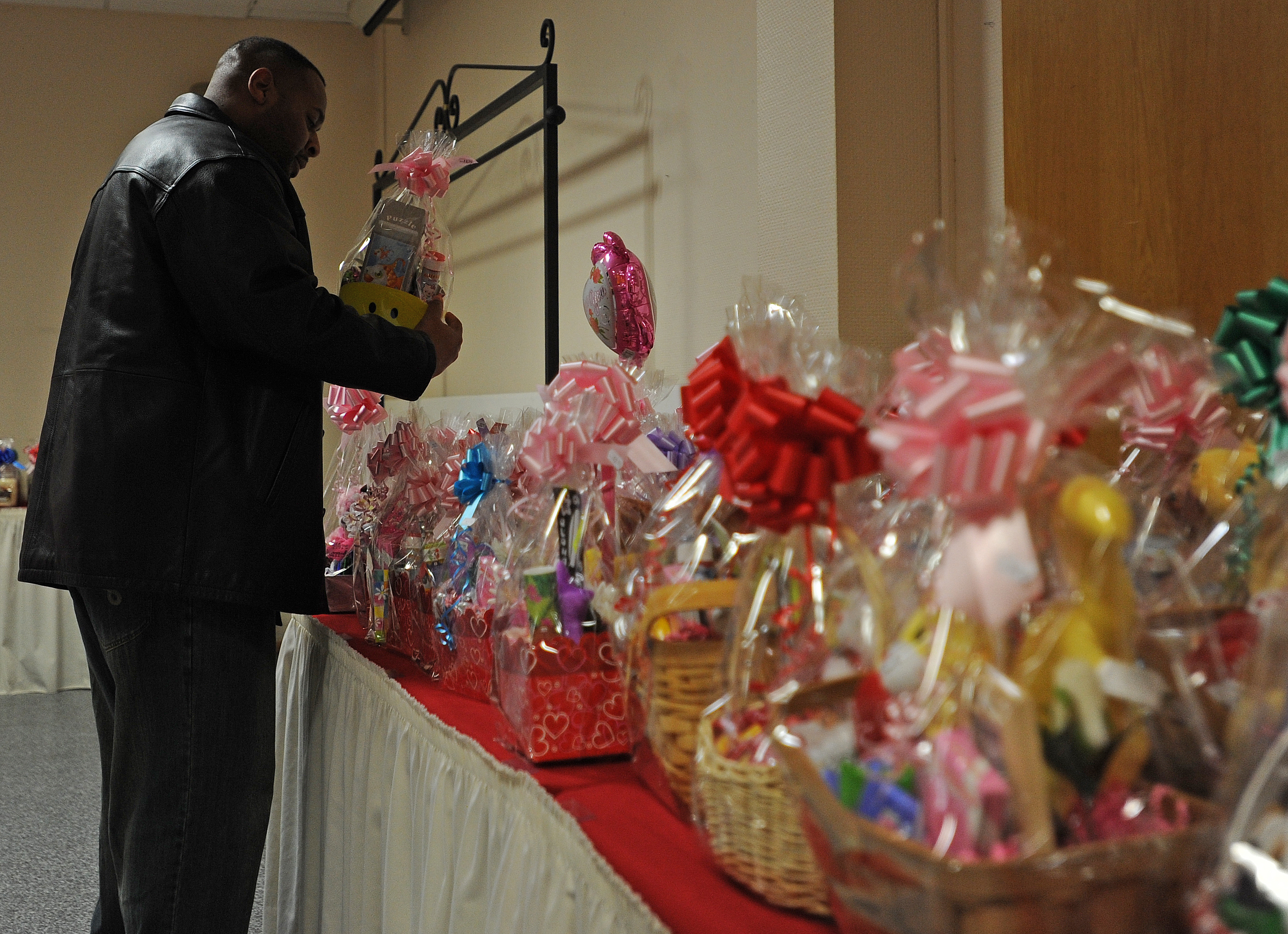 86th FSS celebrates the day of love > Ramstein Air Base > Article Display