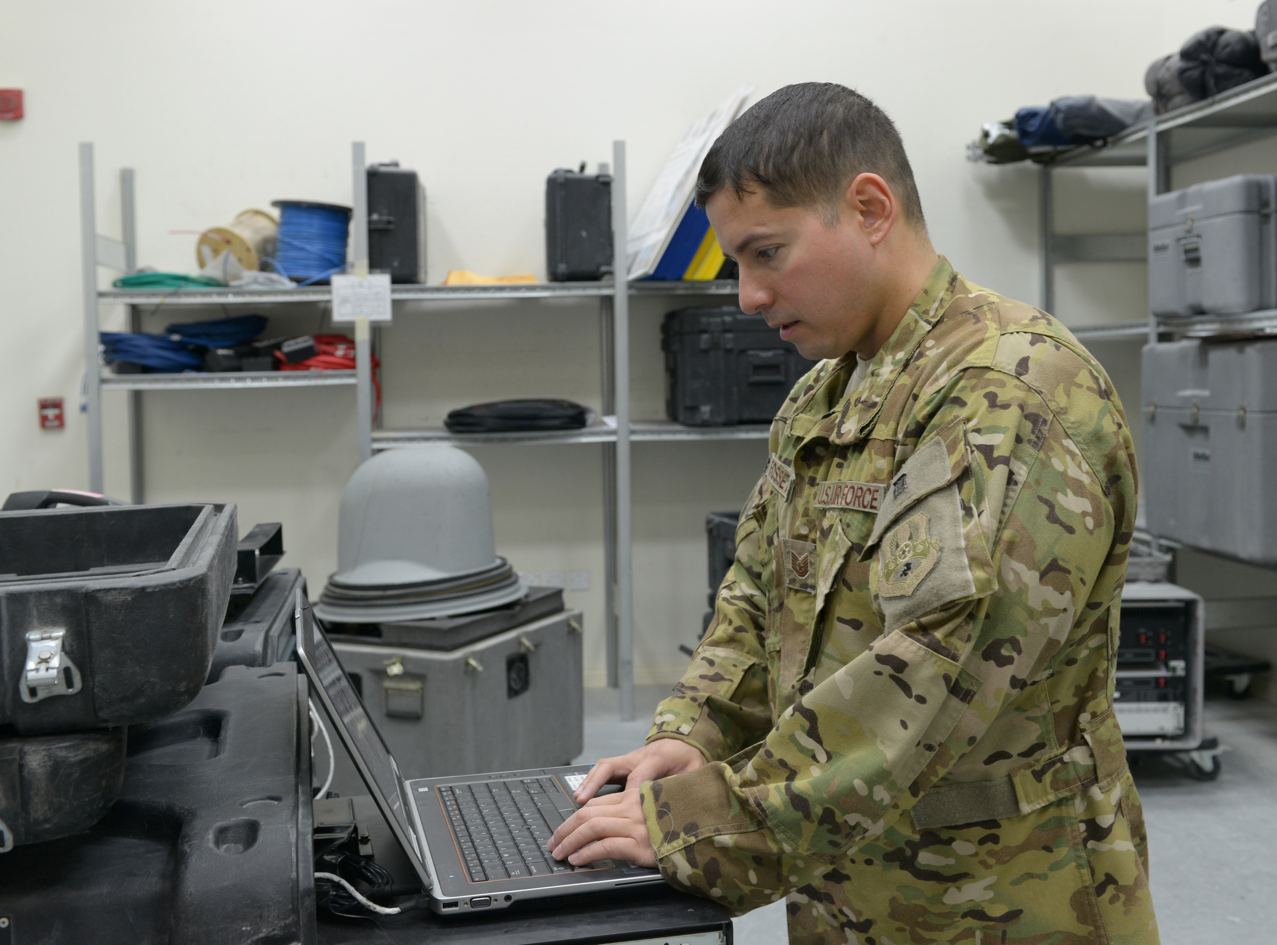 379th ECS Viper Team provides airborne communication > U.S. Air Forces ...