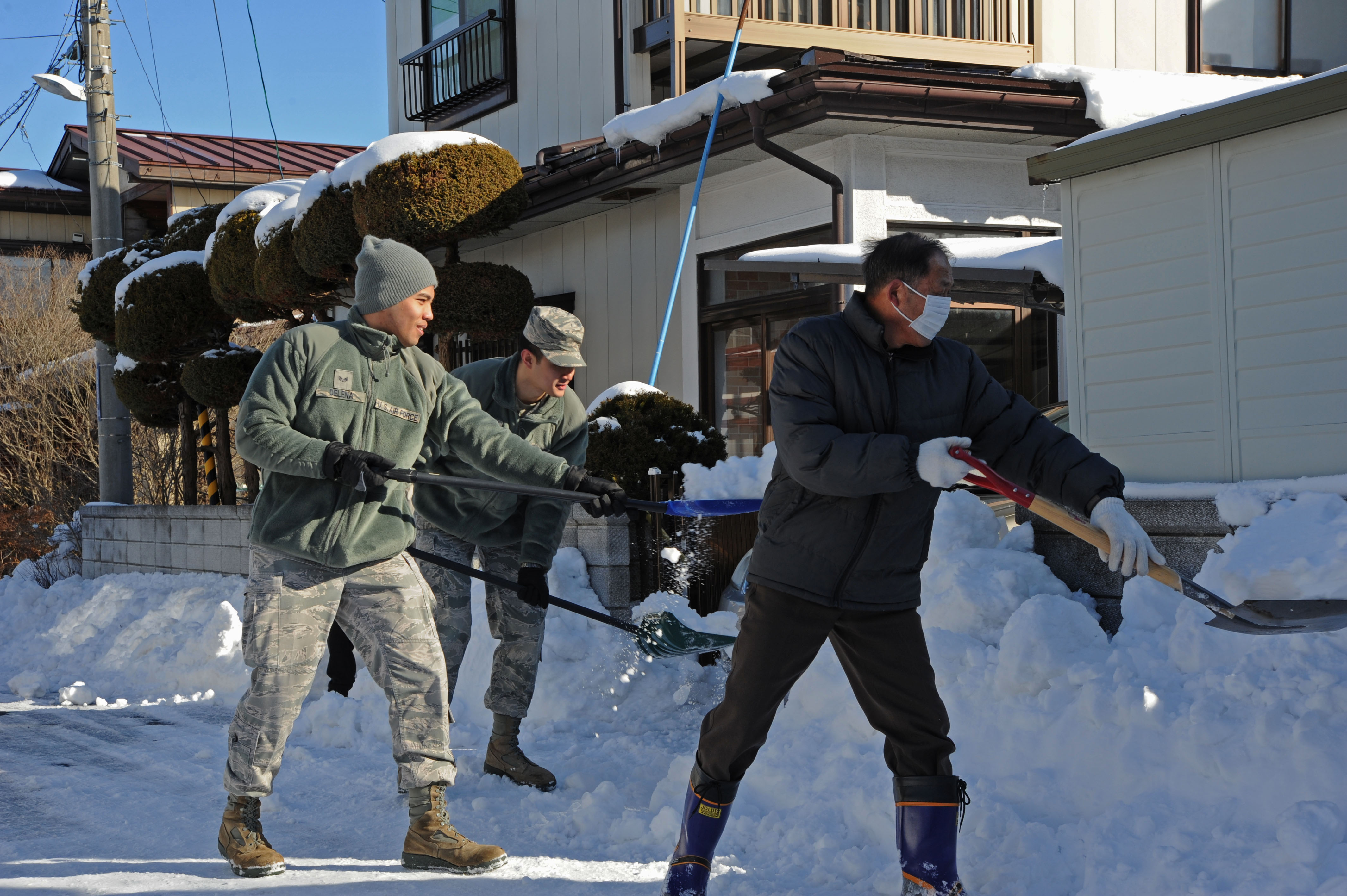 Misawa Airmen help elderly battle heavy snow