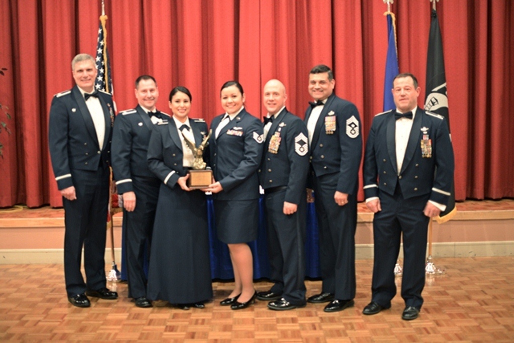 433rd Airlift Wing recognizes annual award winners > 433rd Airlift Wing ...