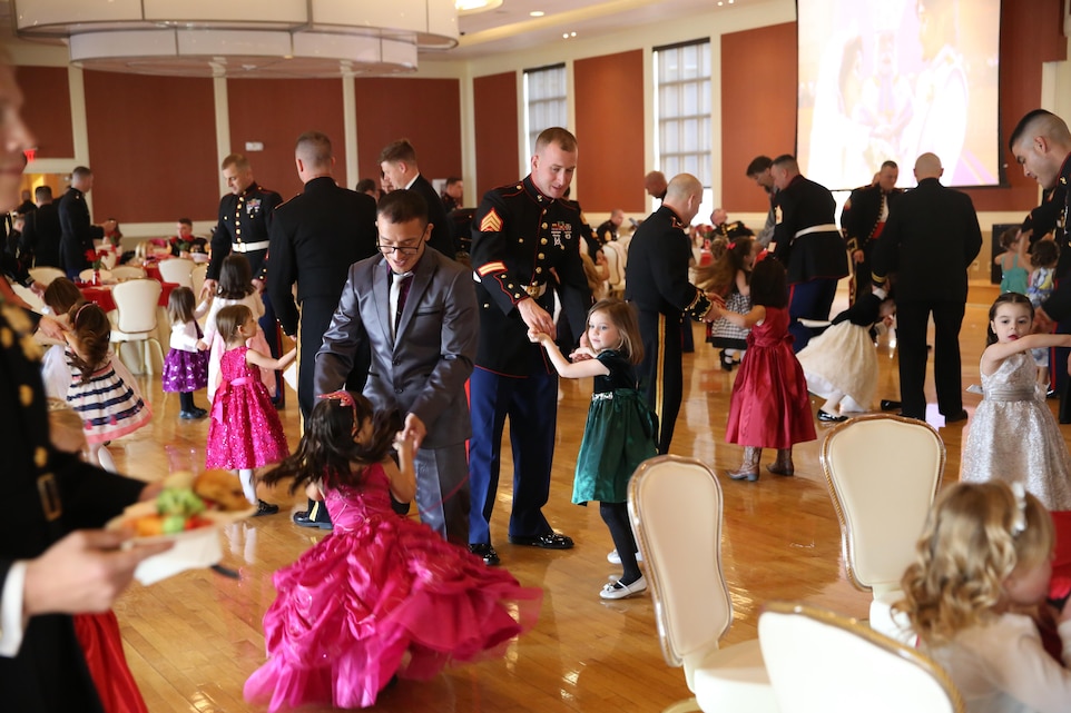 Fathers, daughters enjoy dancing aboard base > United States Marine ...