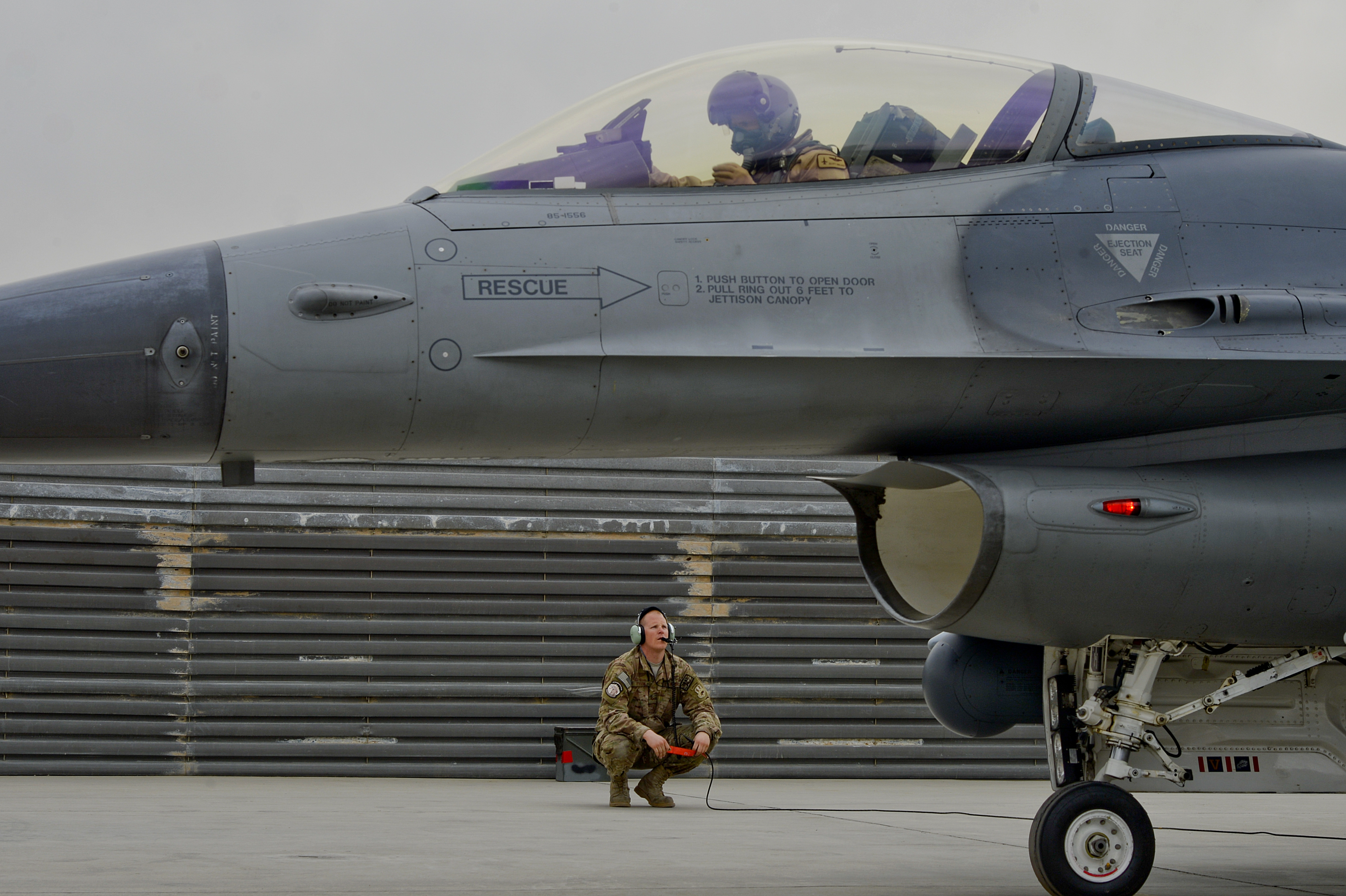 F-16 prepares for mission > U.S. Air Forces Central > Display