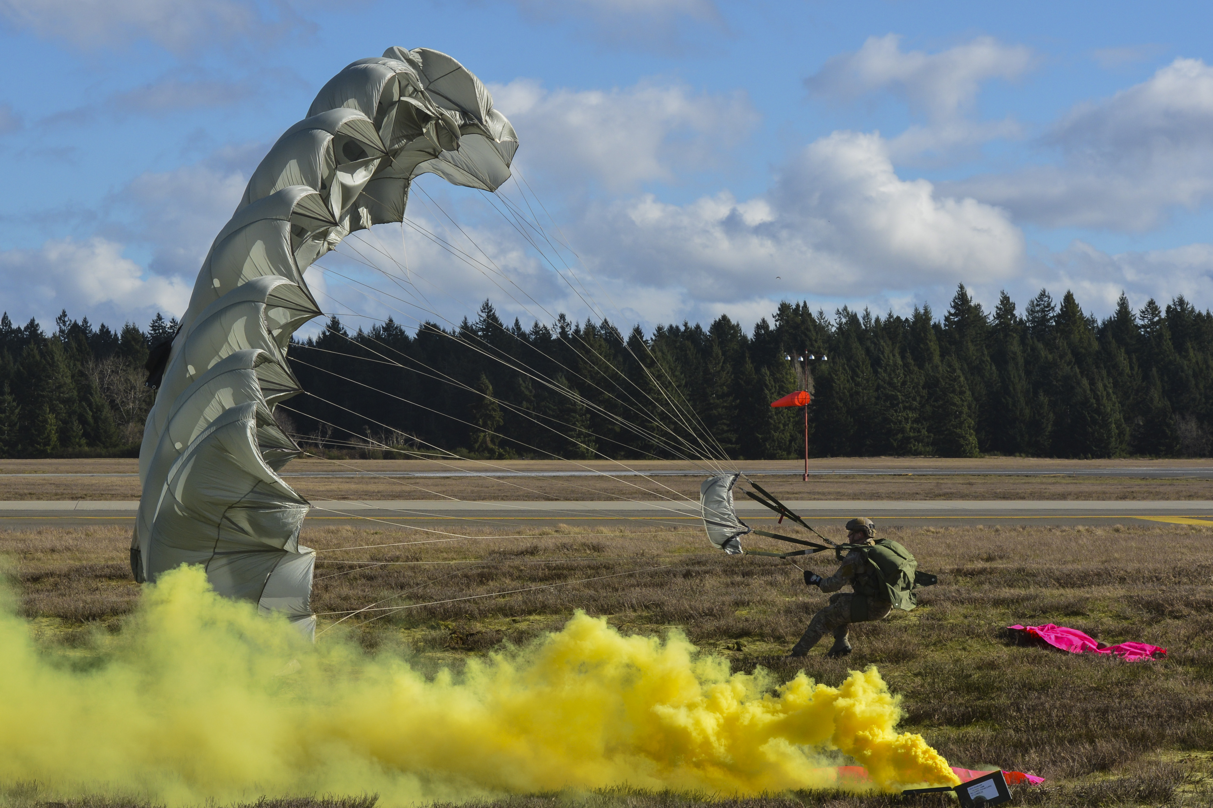 22nd STS conducts jump training > Air Mobility Command > Article Display