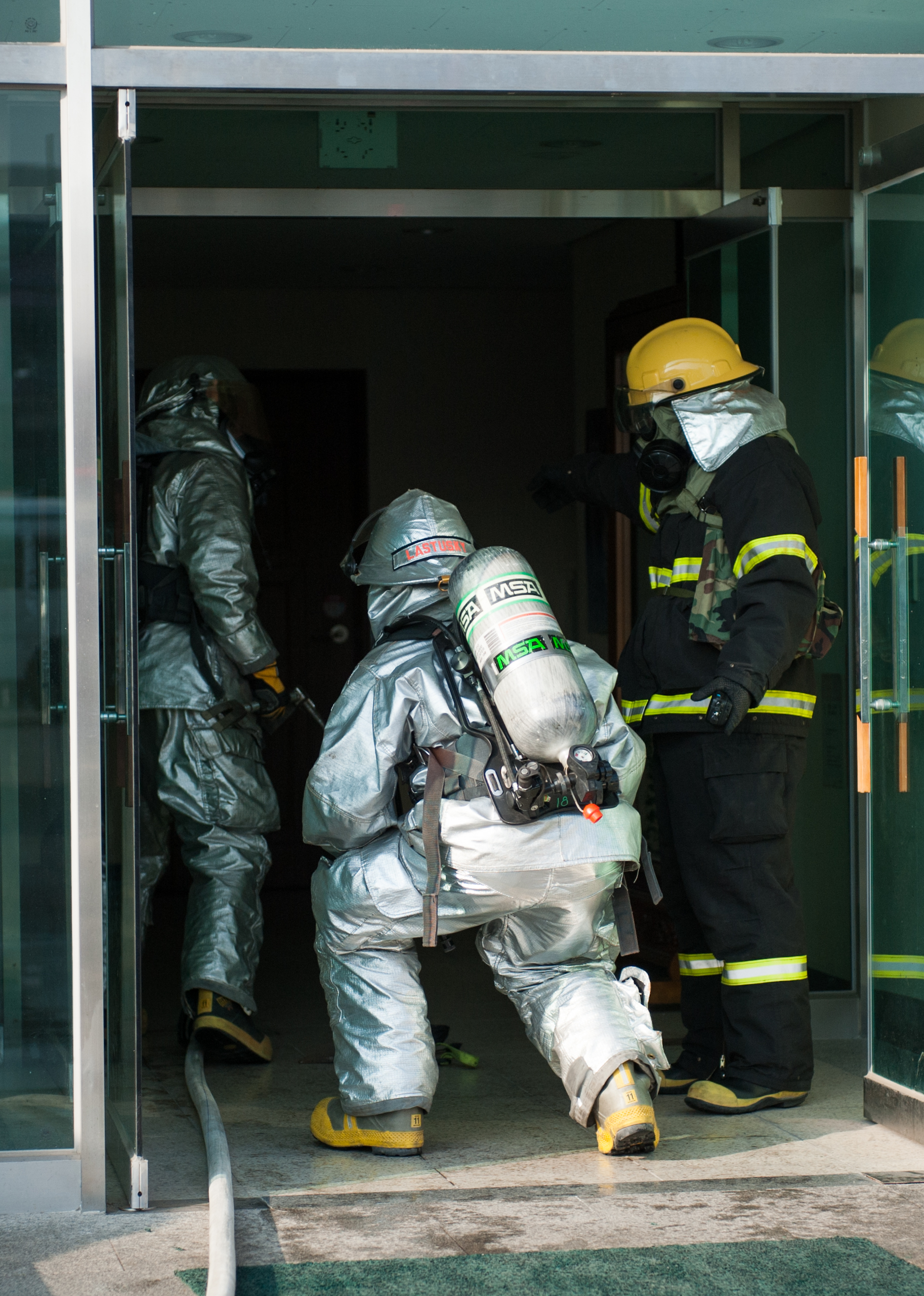 Combined firefighting team > Kunsan Air Base > Commentaries