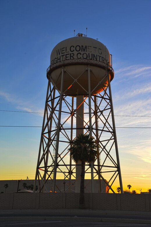 Water tower welcomes all to Fighter Country > Luke Air Force Base ...