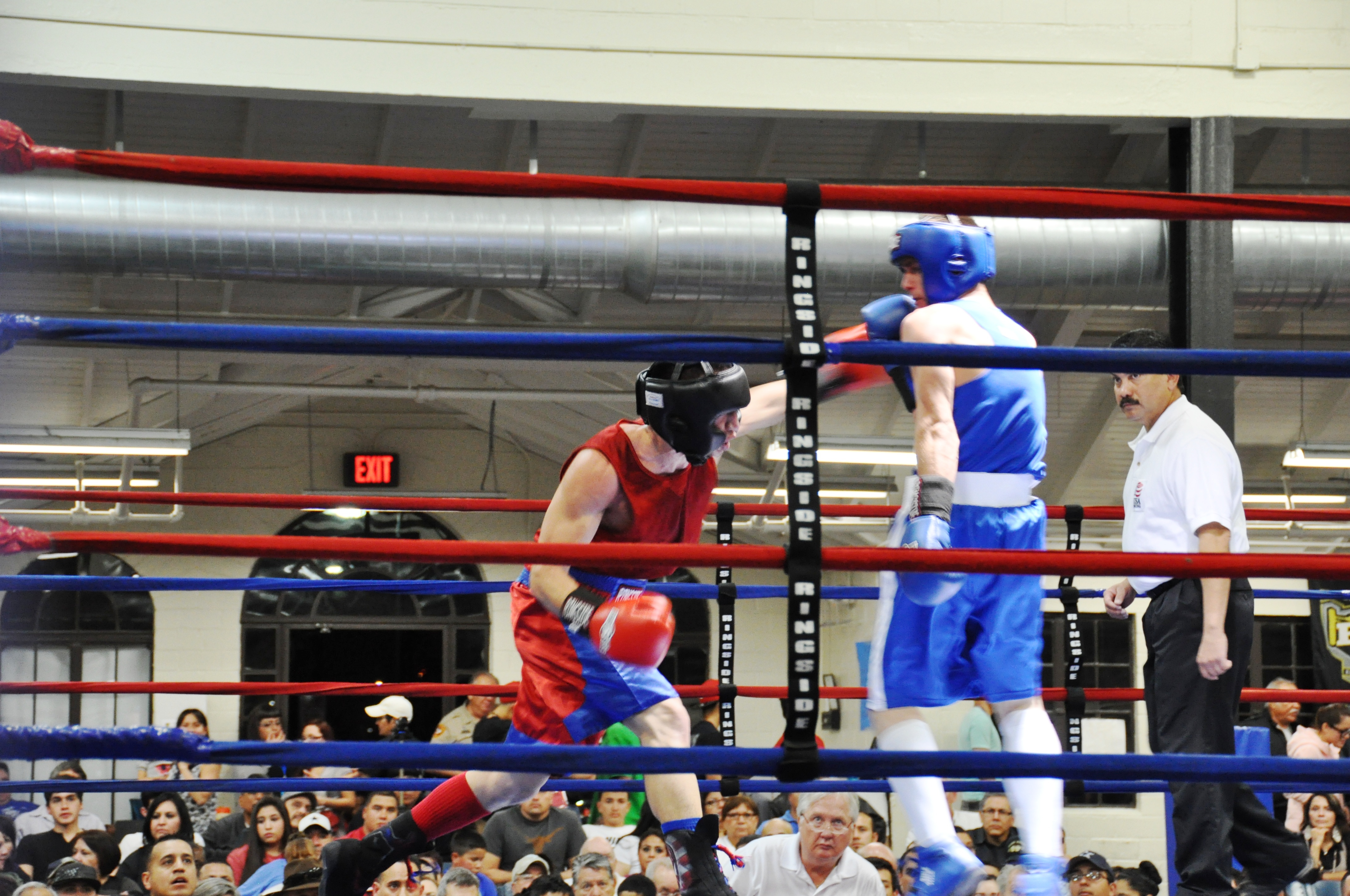 Southpaw Airman wins fight at Golden Gloves