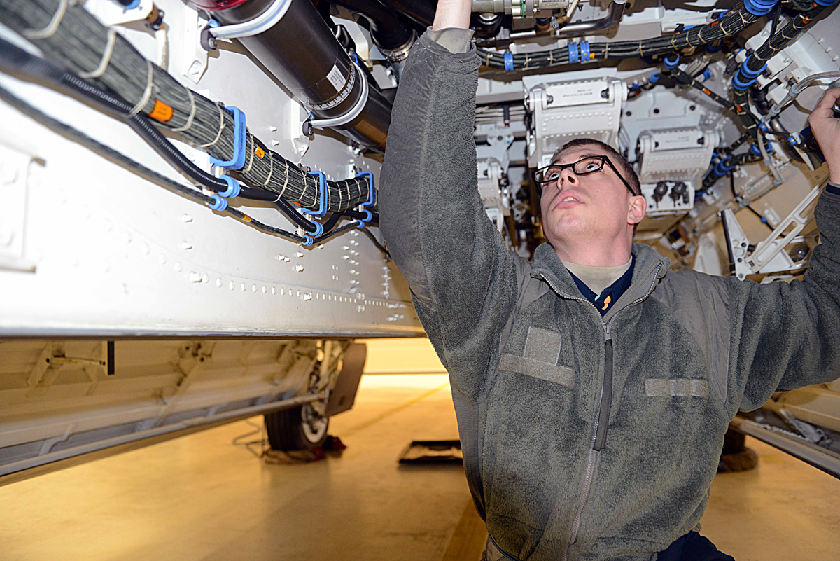 Airman saves $149 million F-22 Raptor > Joint Base Elmendorf-Richardson ...