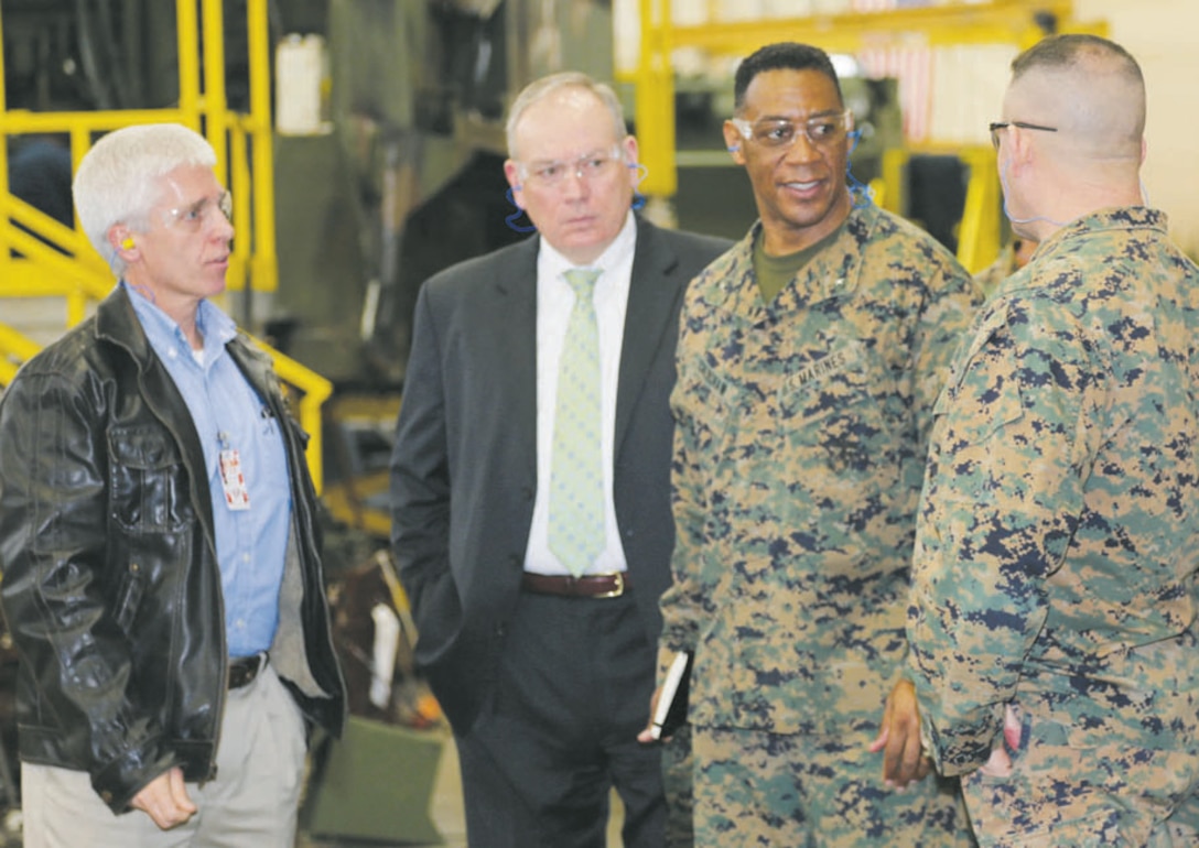 Deputy I&L visits LOGCOM
