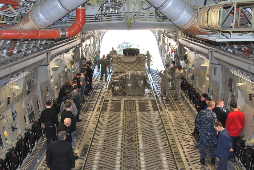 Sea Cadets tour C-17, view loading and unloading procedures > 514th Air ...