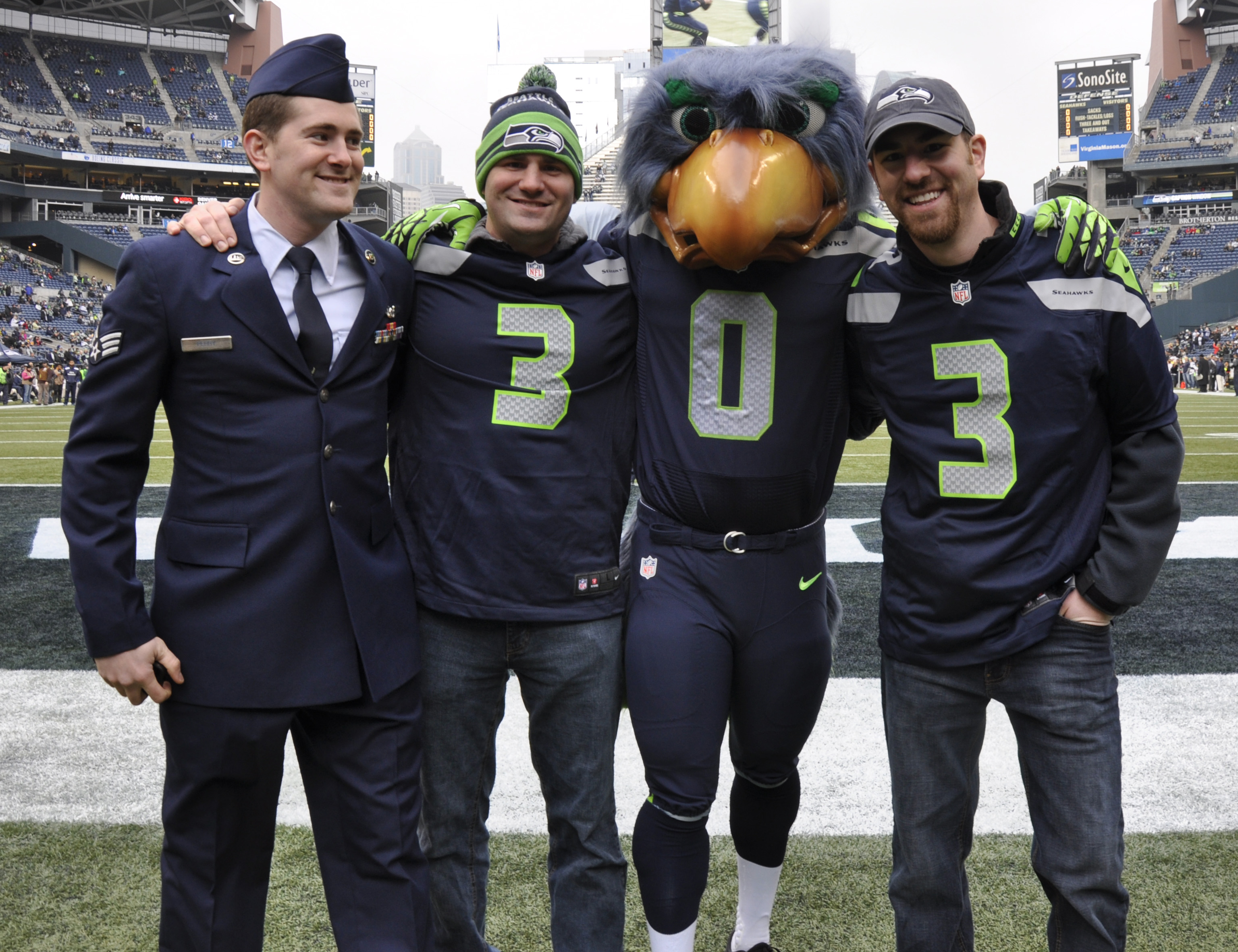 Reservist scores years in Seattle Seahawks' end zone > 446th Airlift ...