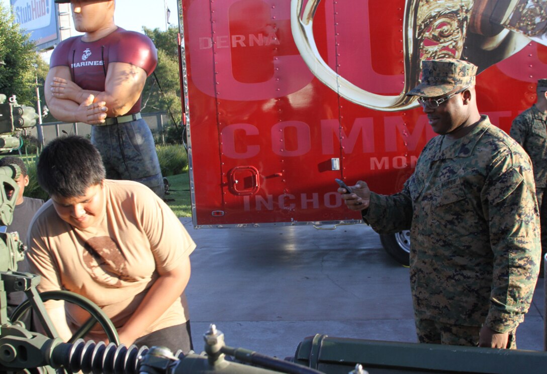 Fan Fest allows Semper Fi Bowl Attendees to learn about Marine Corps