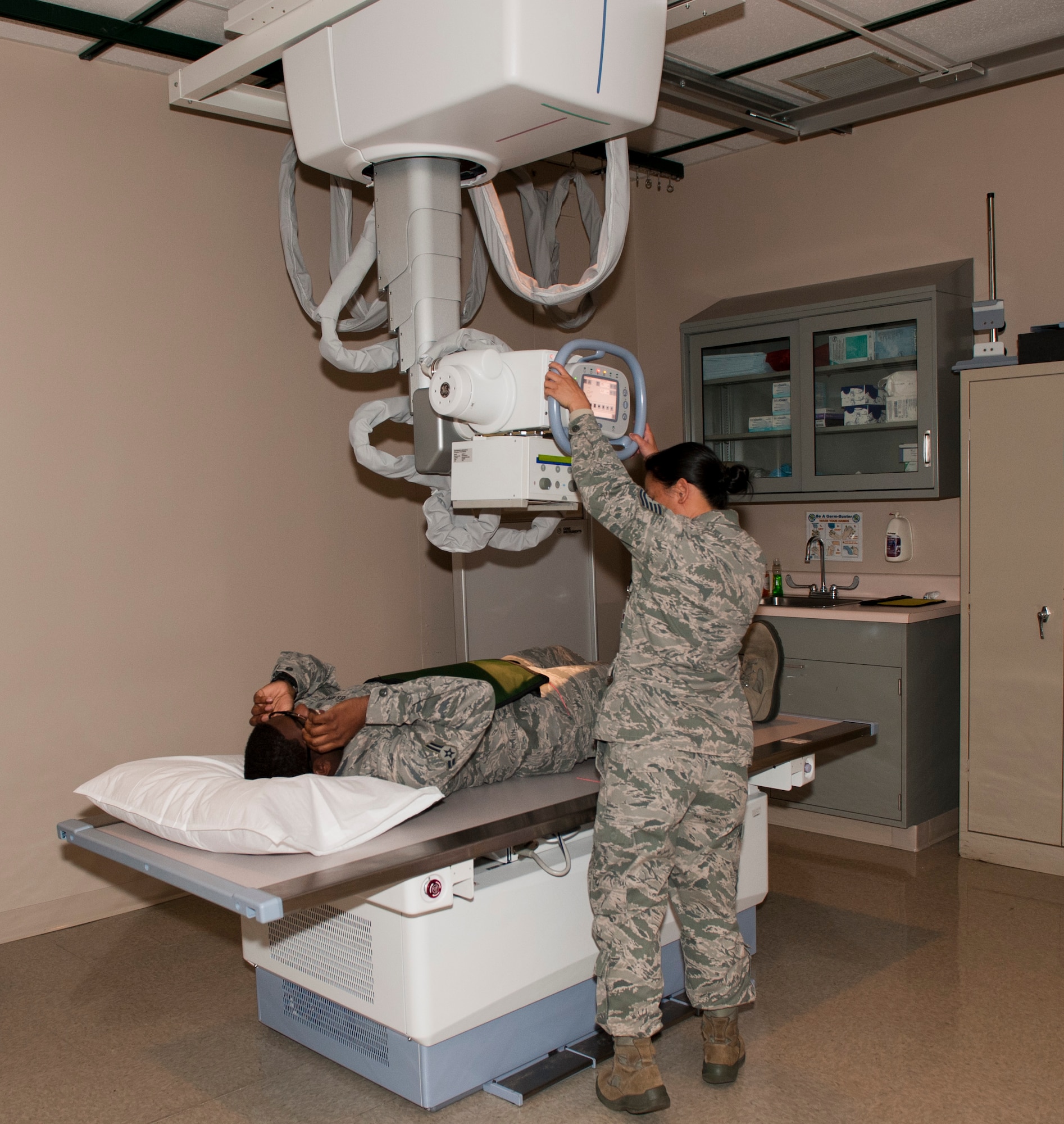Radiologists: Human body photographers > Hurlburt Field > Article Display