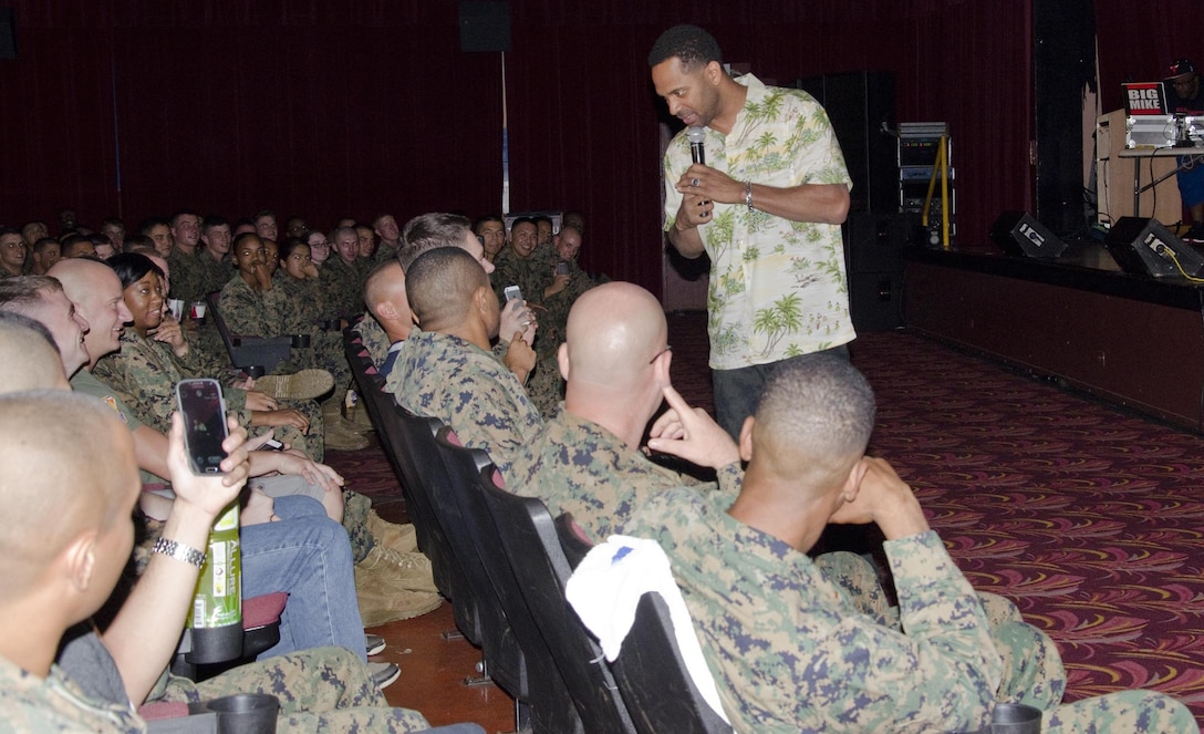 'For the Leathernecks' tour brings laughter, smiles to service members