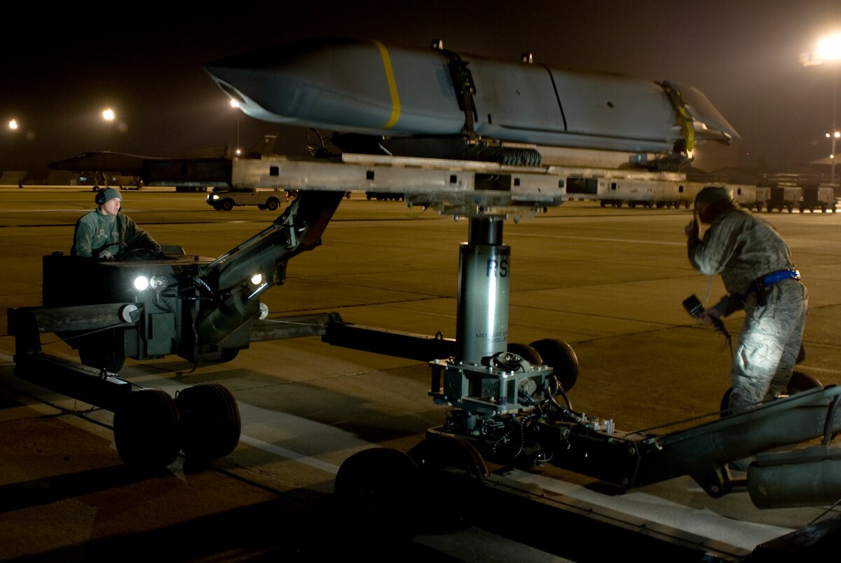 Why COCOMs continue calling upon the B-1B Lancer > Air Combat Command ...