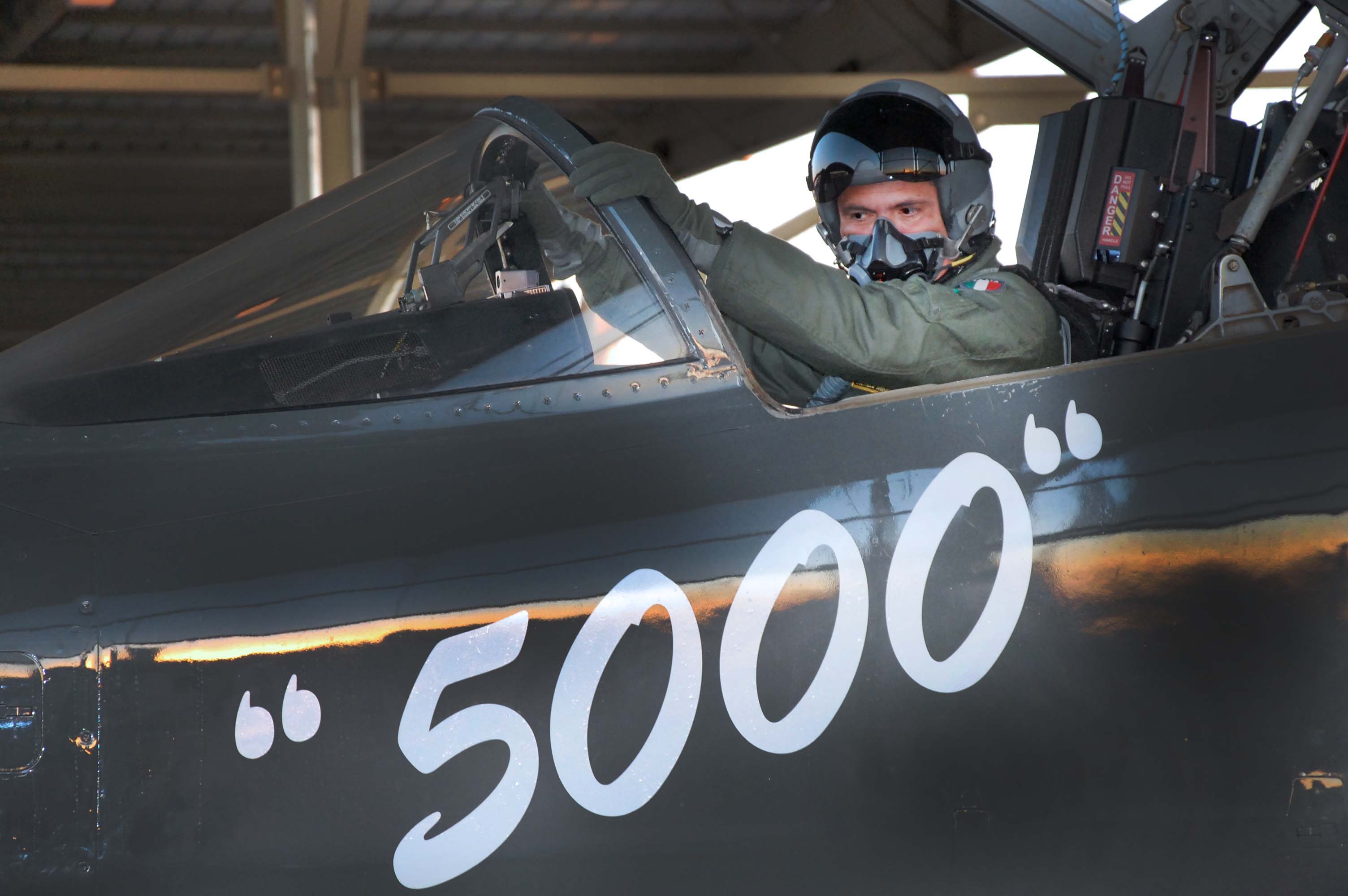 Italian instructor pilot reaches 5,000 hour milestone > Sheppard Air ...