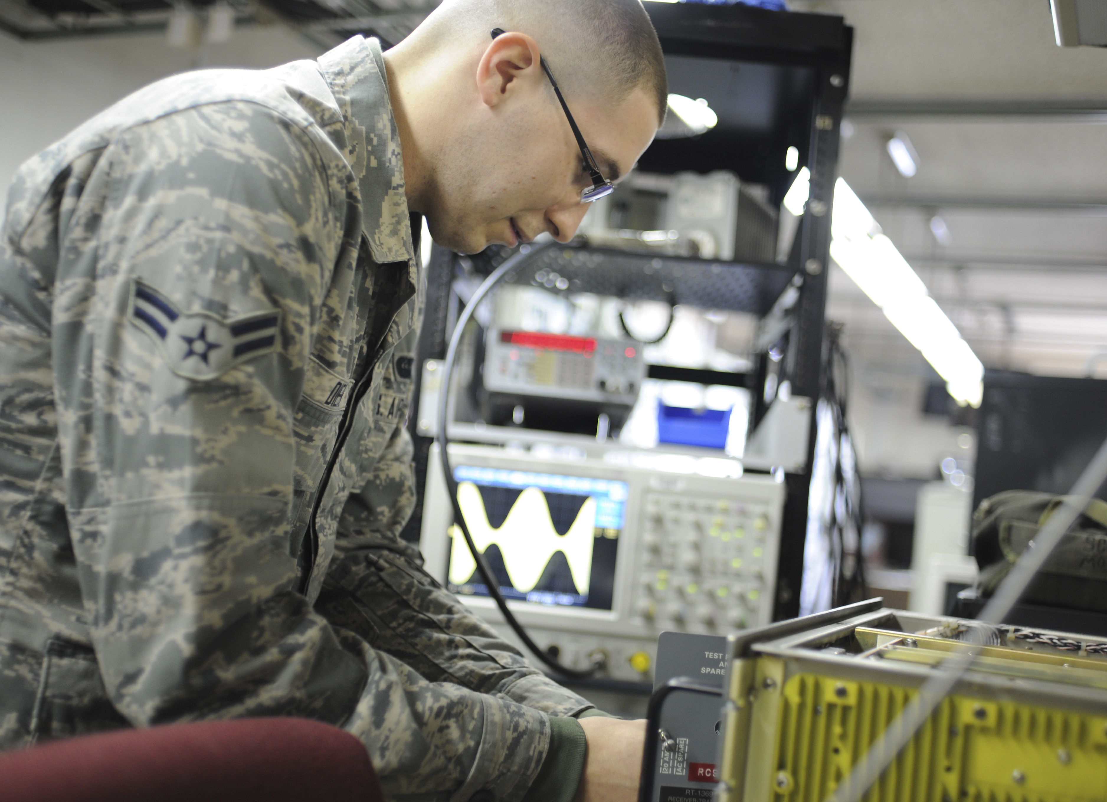 Airfield systems Airmen maintain a smooth landing > Pacific Air Forces ...