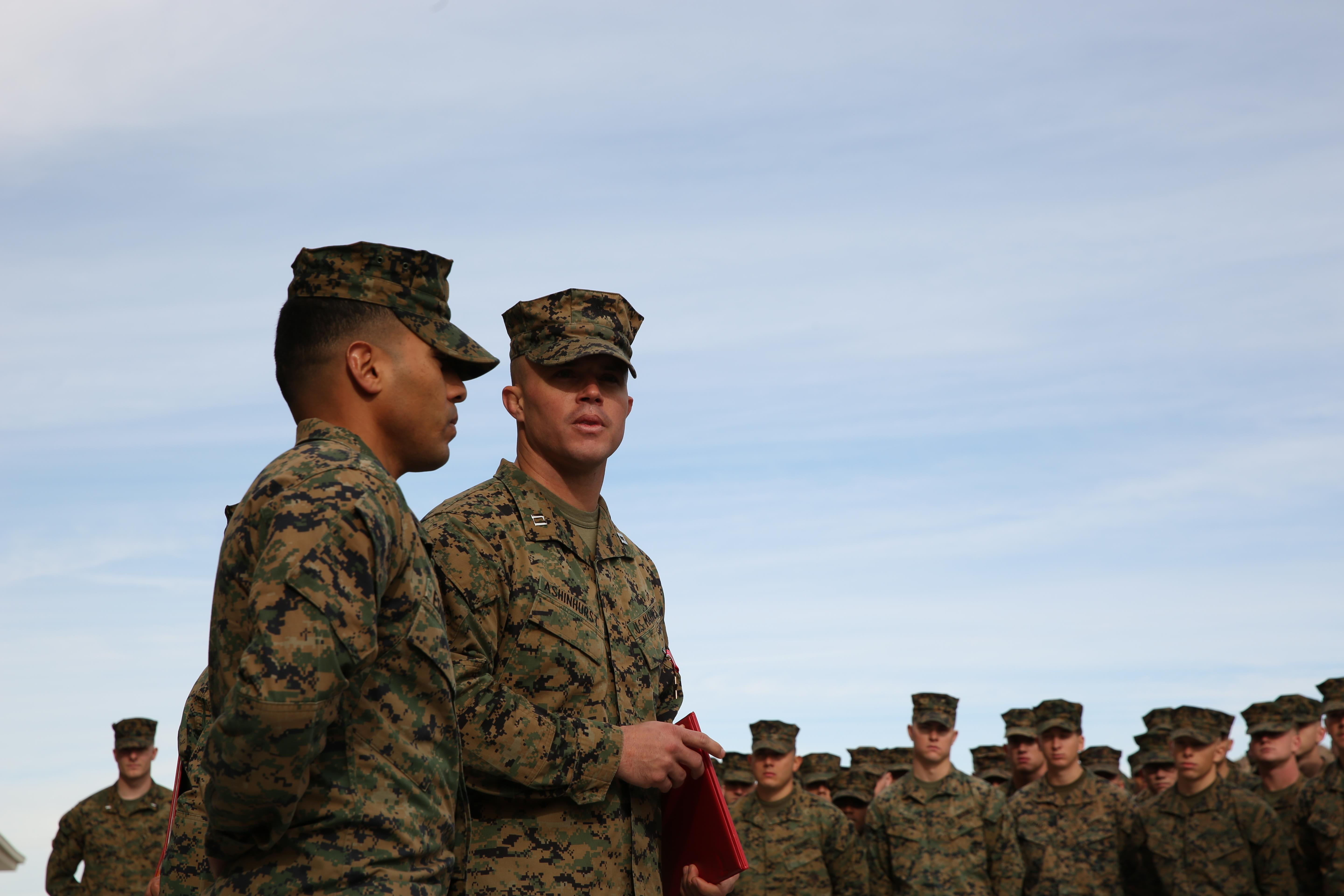 1st MarDiv CG awards '1st Tanks' Marines