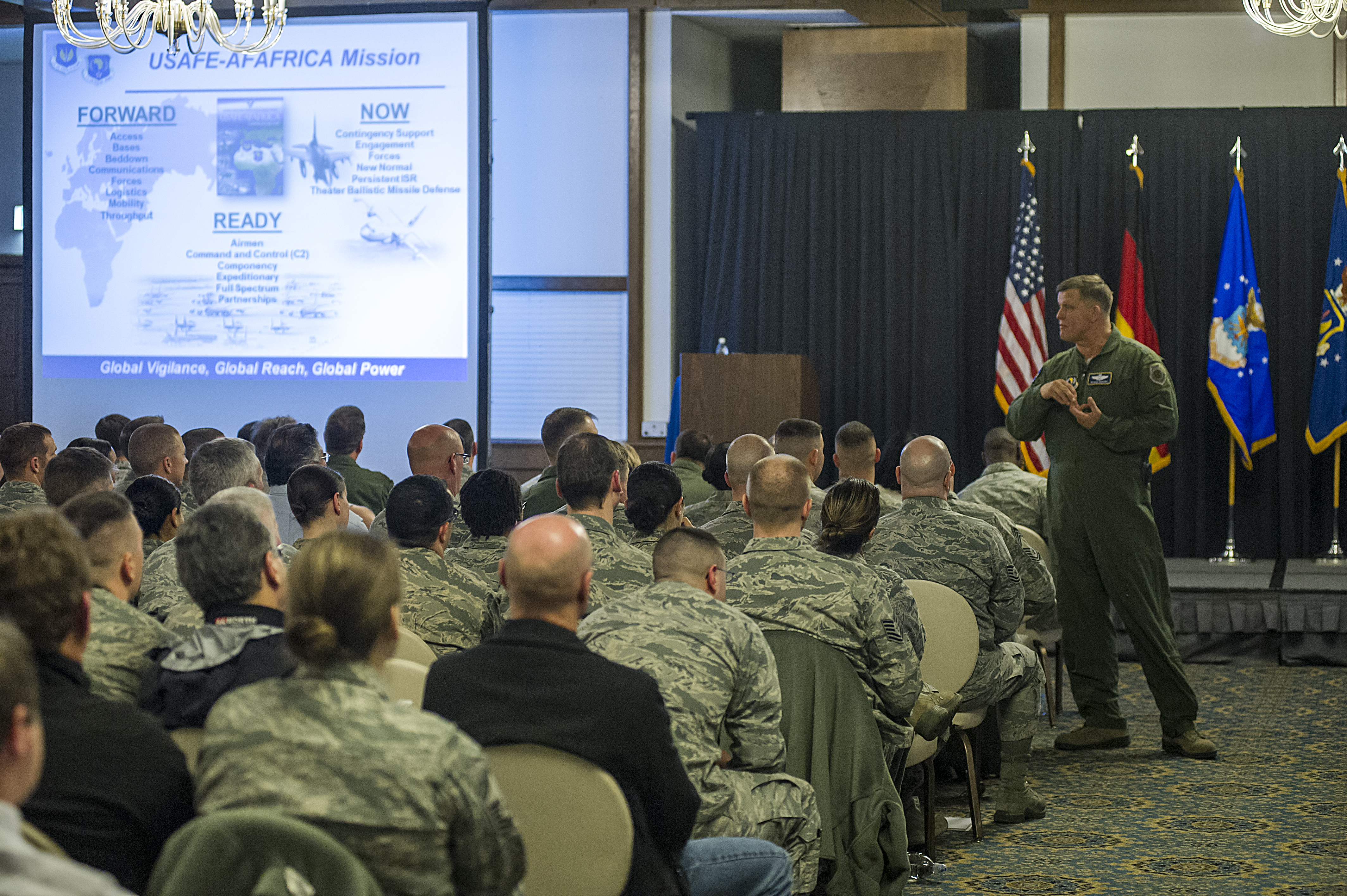 General shares vision, expectations with command > U.S. Air Forces in ...