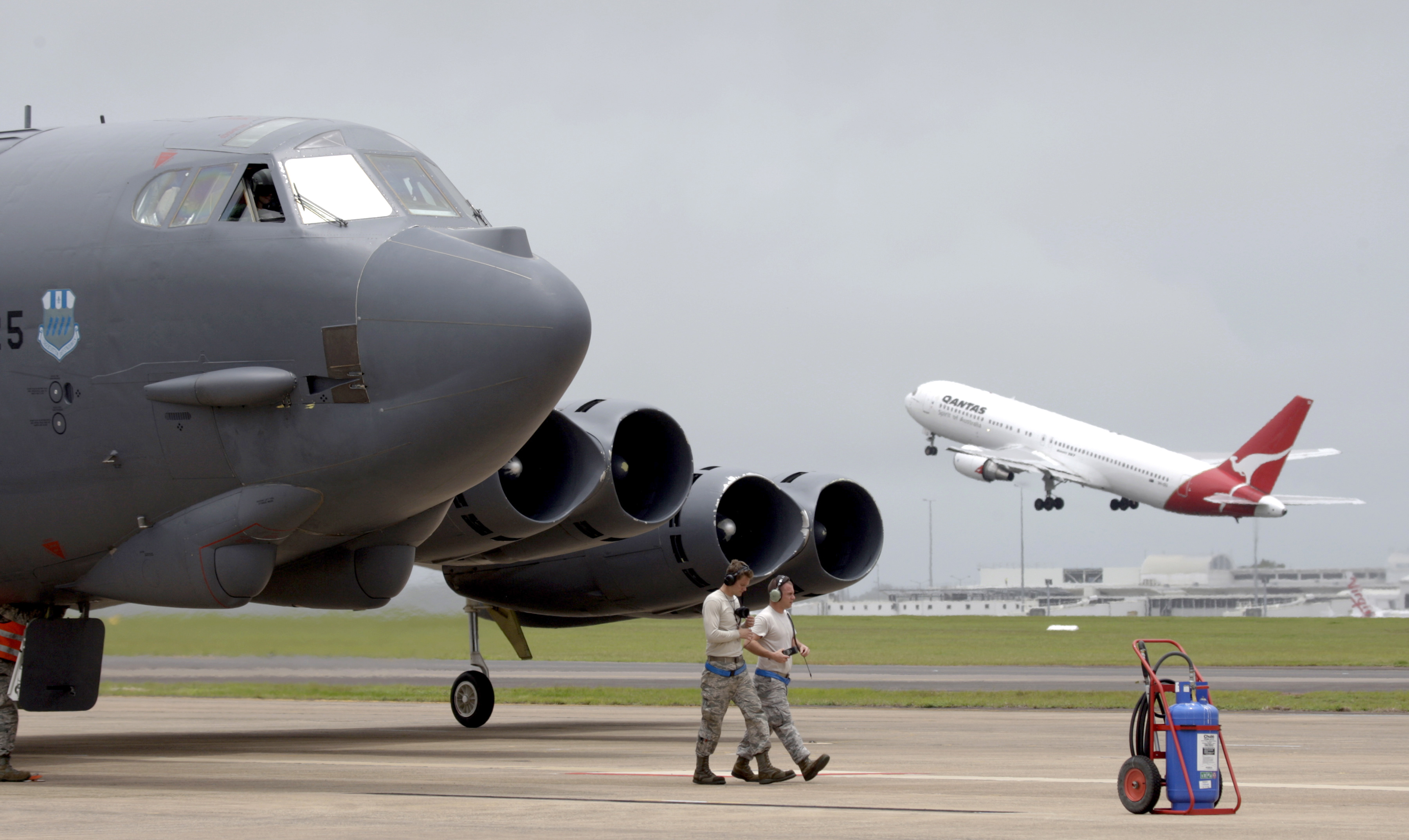 U.S. Air Force B-52 takes part in bilateral training at RAAF Darwin ...