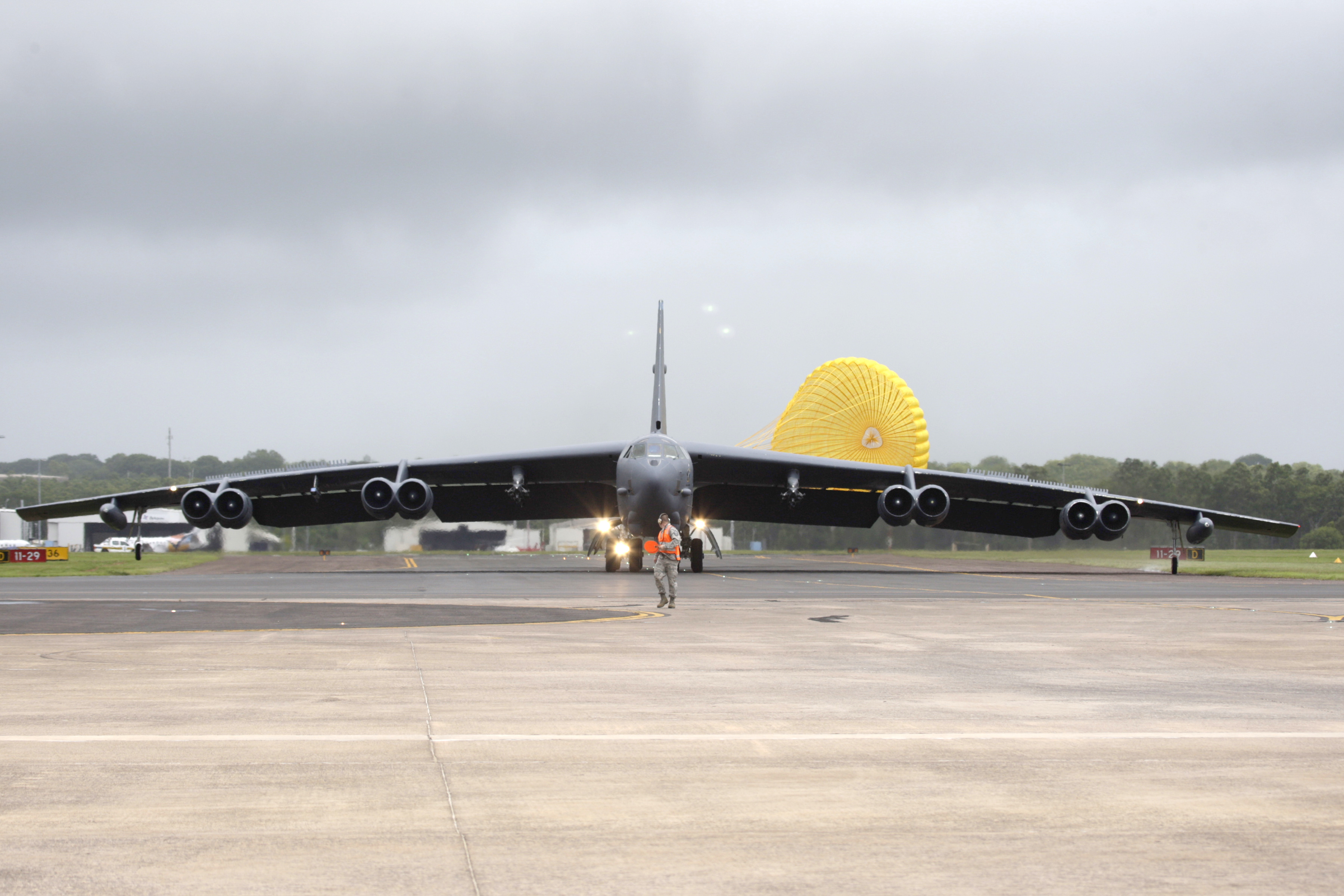 U.S. Air Force B-52 takes part in bilateral training at RAAF Darwin ...
