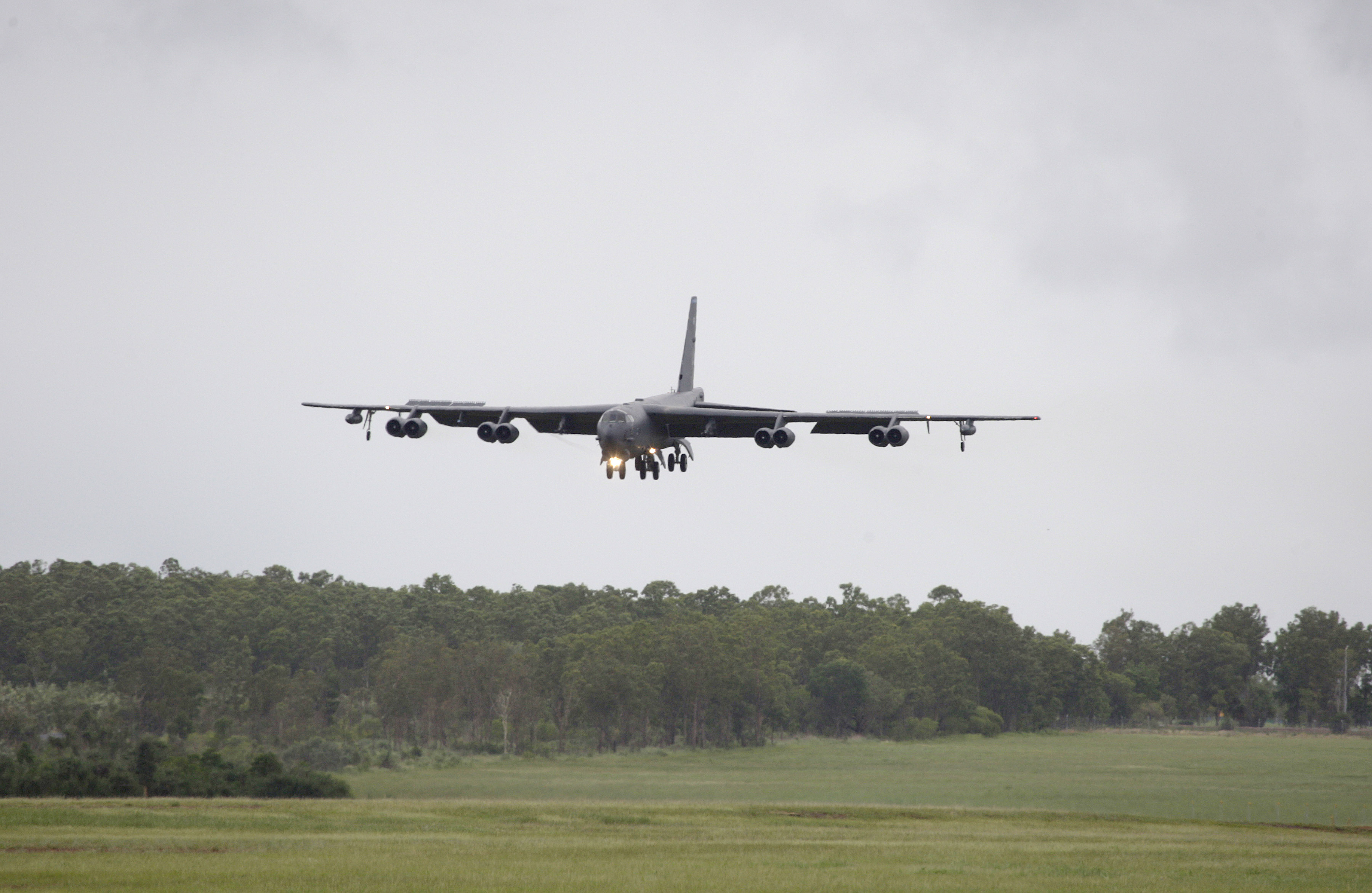 U.S. Air Force B-52 takes part in bilateral training at RAAF Darwin ...
