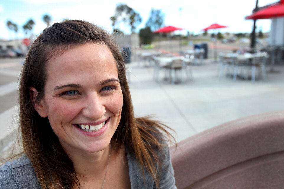1st MLG Spouse of the Year serves fellow spouses > United States Marine ...