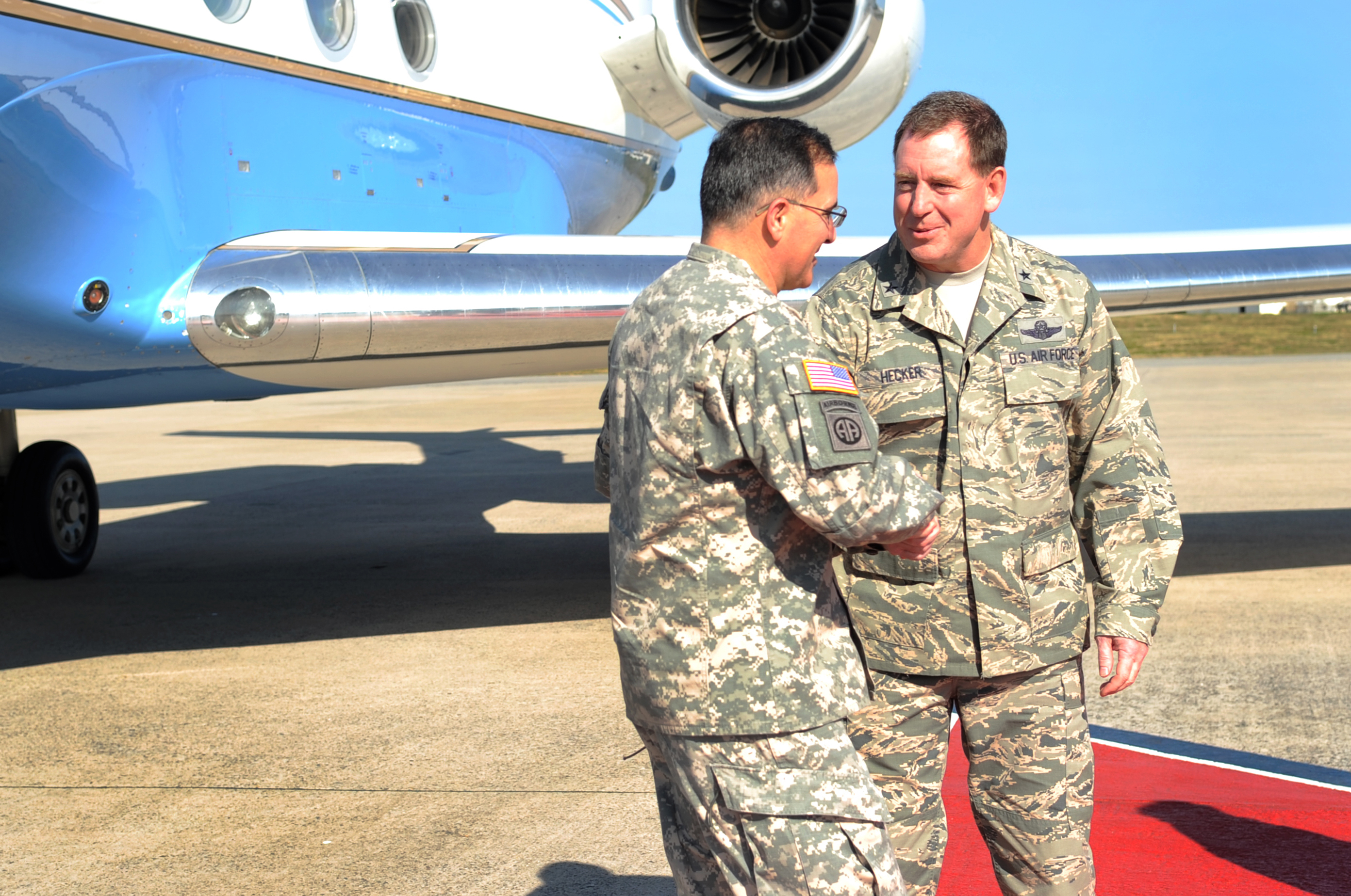 USFK commander arrives at Kadena Air Base > Pacific Air Forces ...