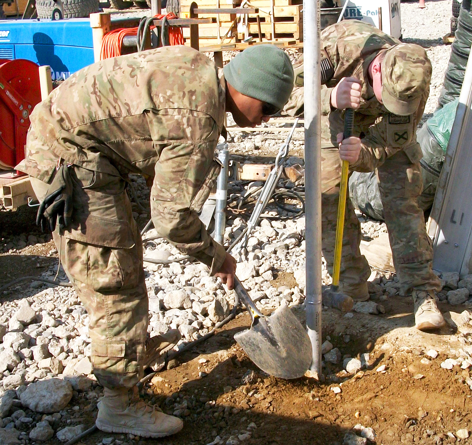 U.S. Army Spcs. Christopher Atkinson, left, and Steven Garner secure ...