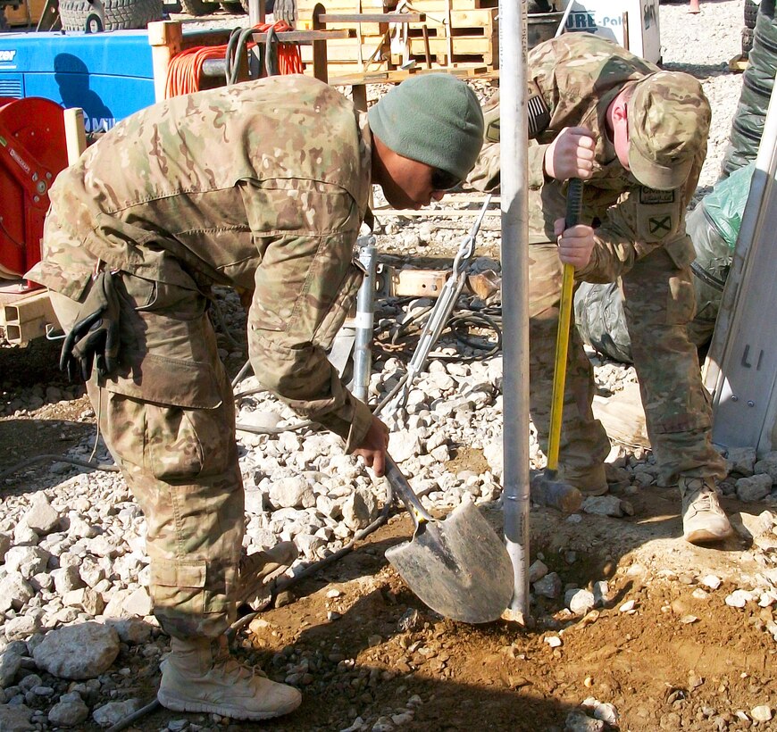 U.S. Army Spcs. Christopher Atkinson, left, and Steven Garner secure ...