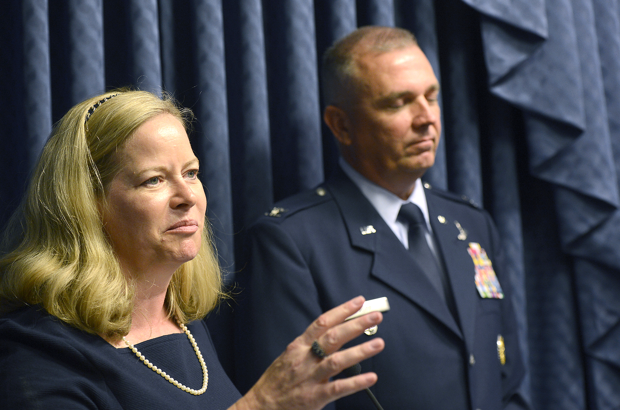 Top wing commander team is honored > Air Mobility Command > Article Display