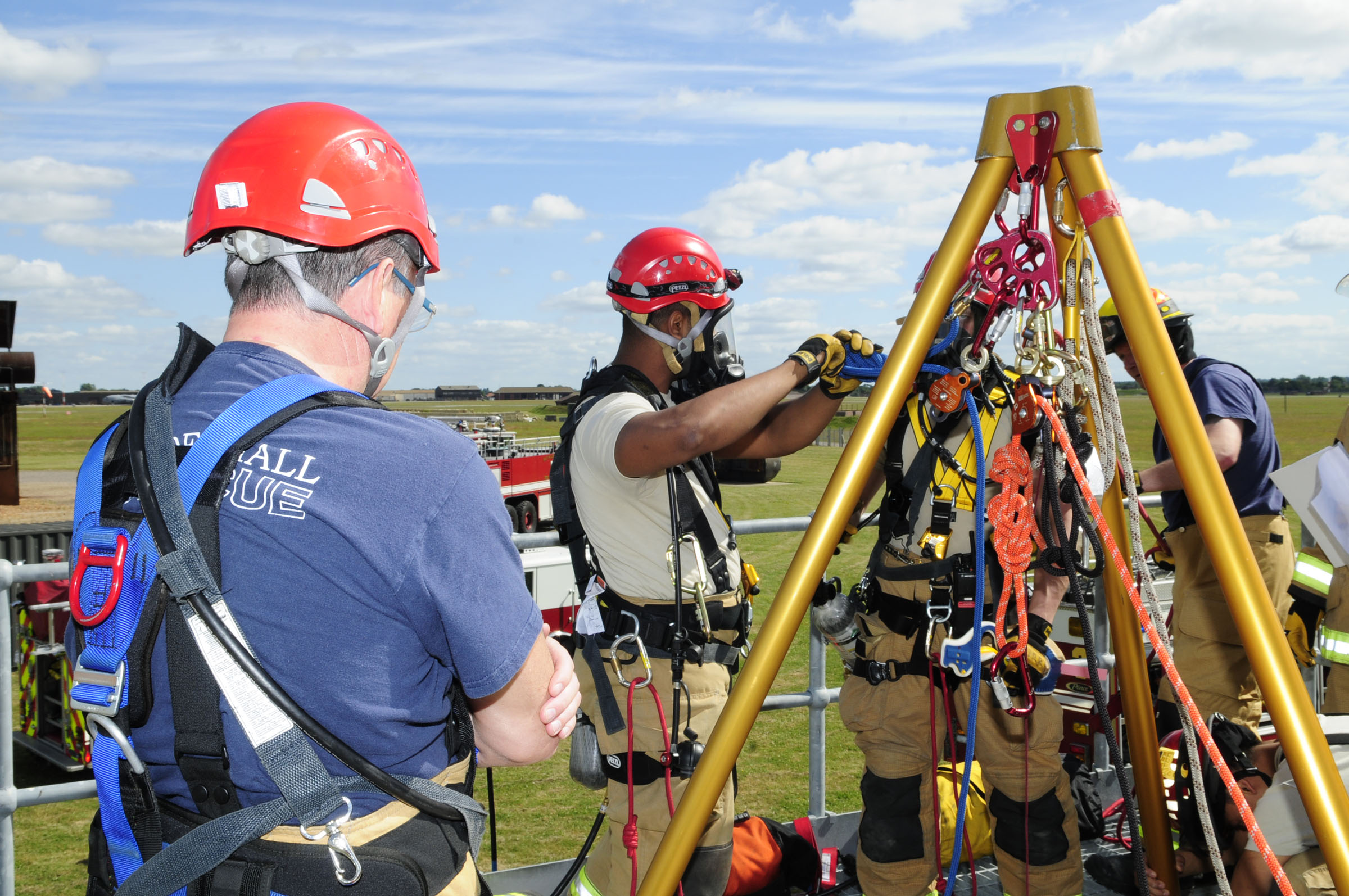 Firefighters train on confined-space rescue procedures > U.S. Air ...