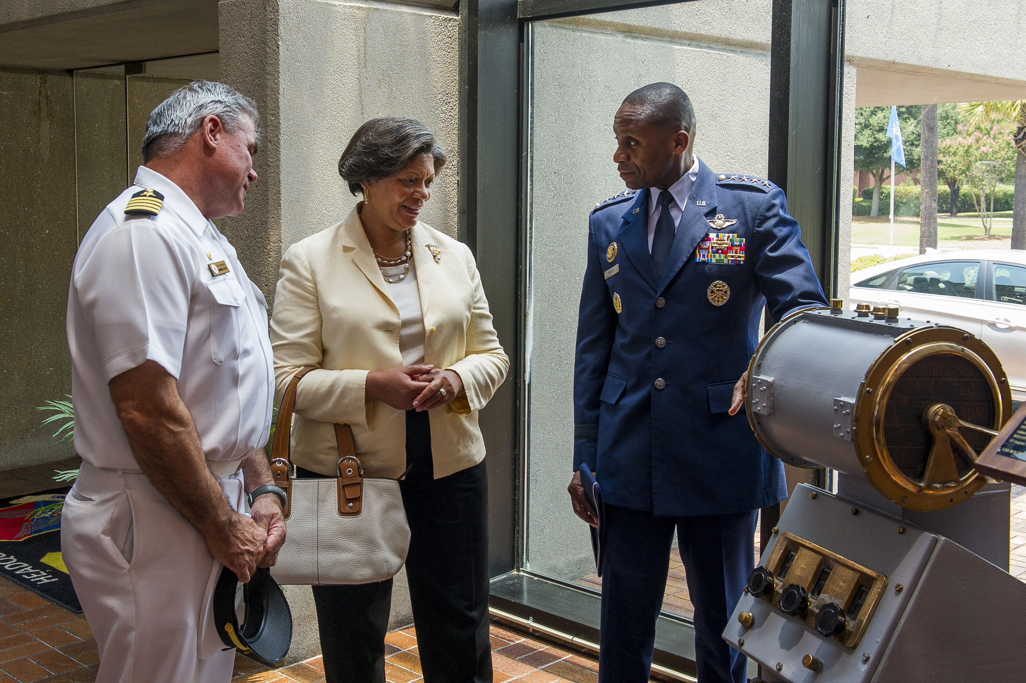 General McDew visits JB Charleston