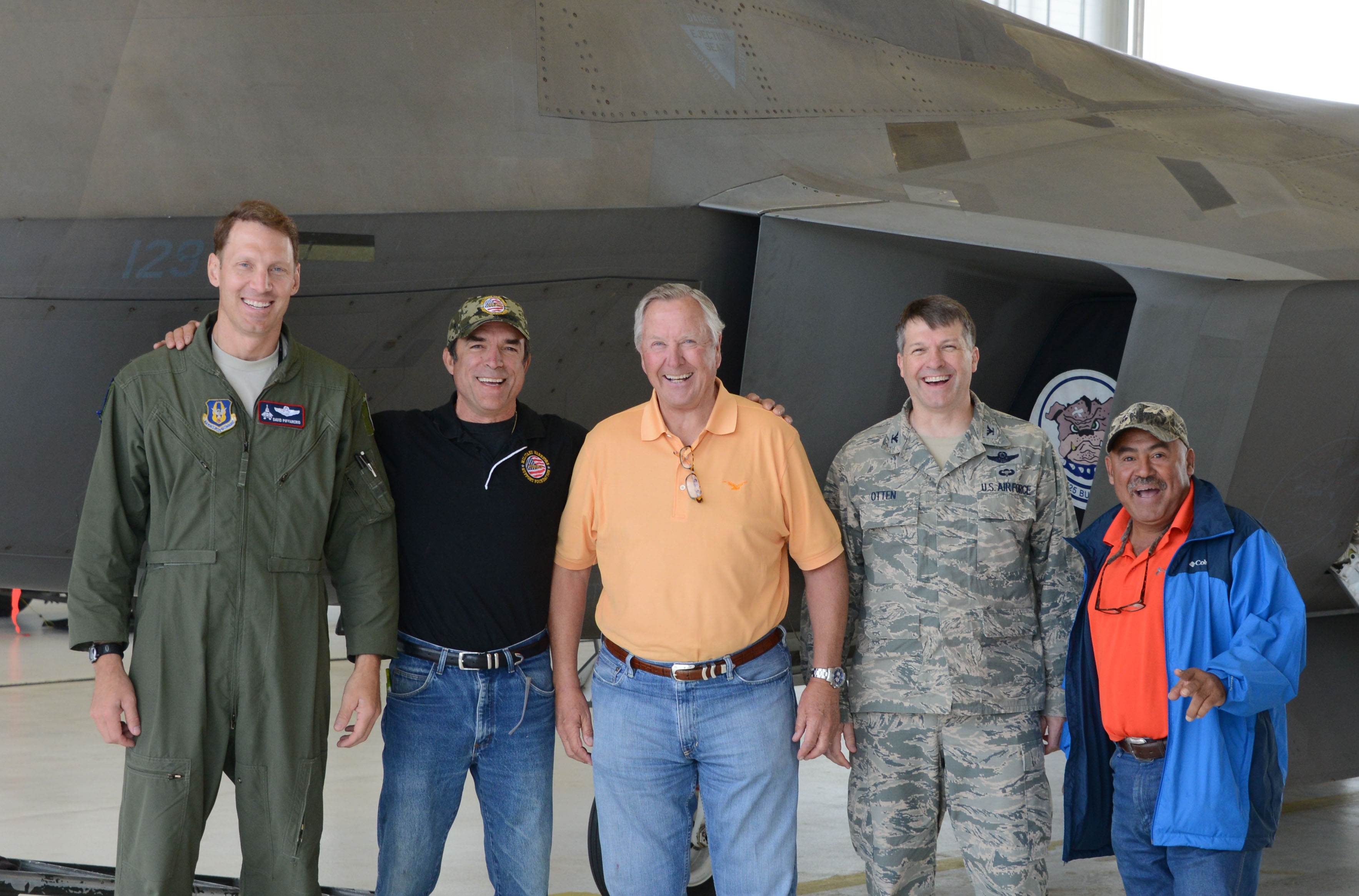 Air Power Council members tour Alaska F-22's > 477th Fighter Group ...