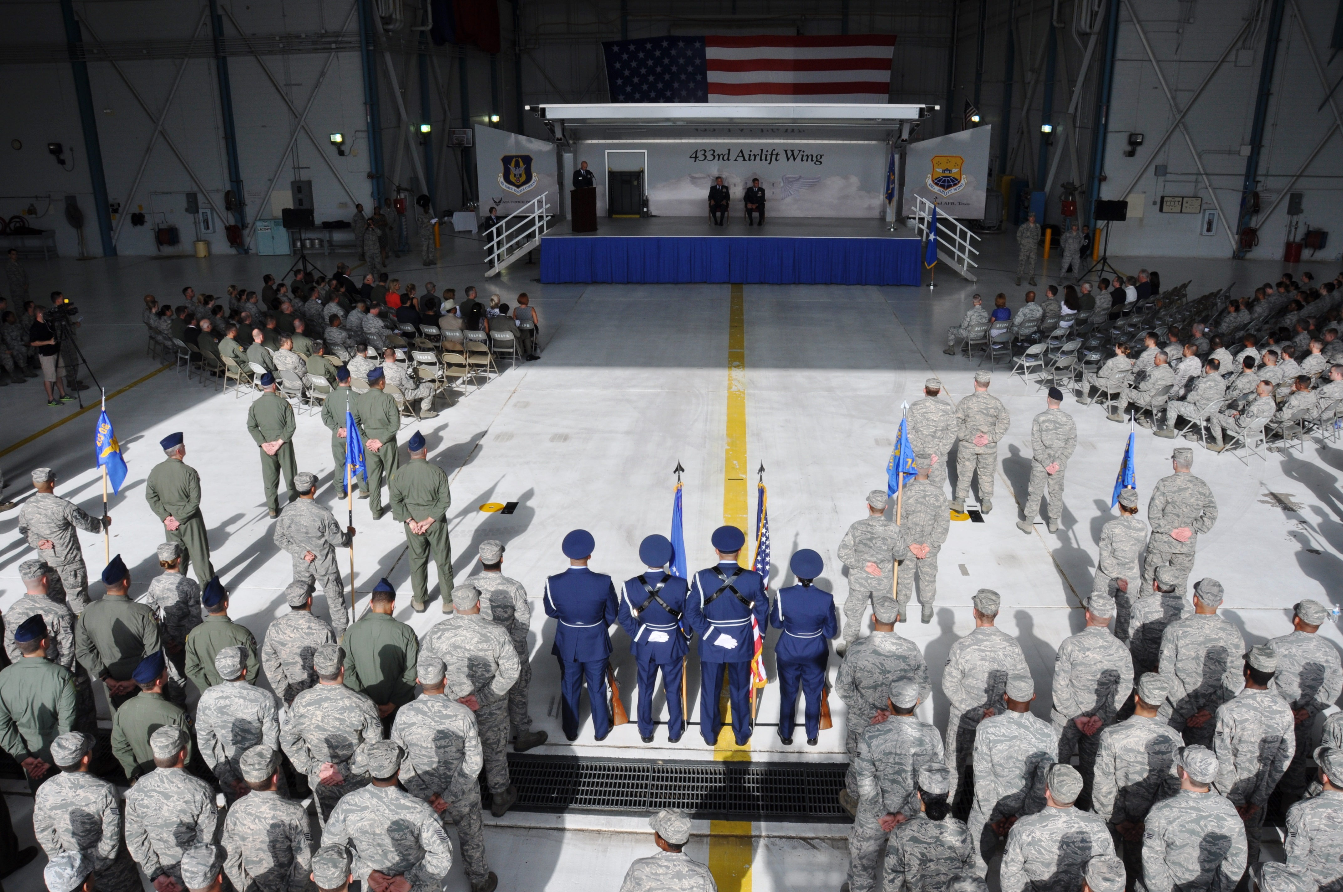 Whittenberger assumes command of Texas C-5 unit > 433rd Airlift Wing ...