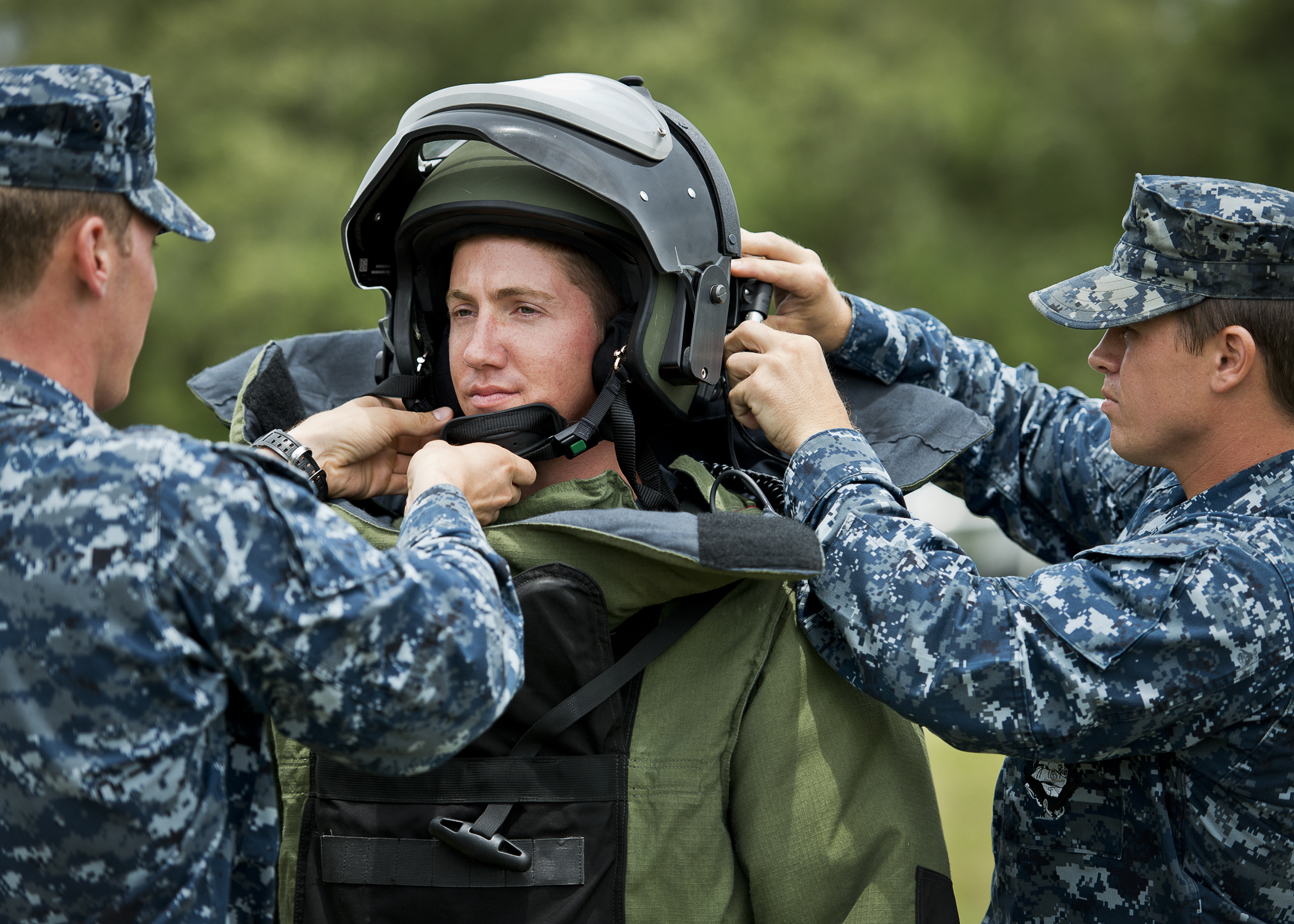 navy eod requirements