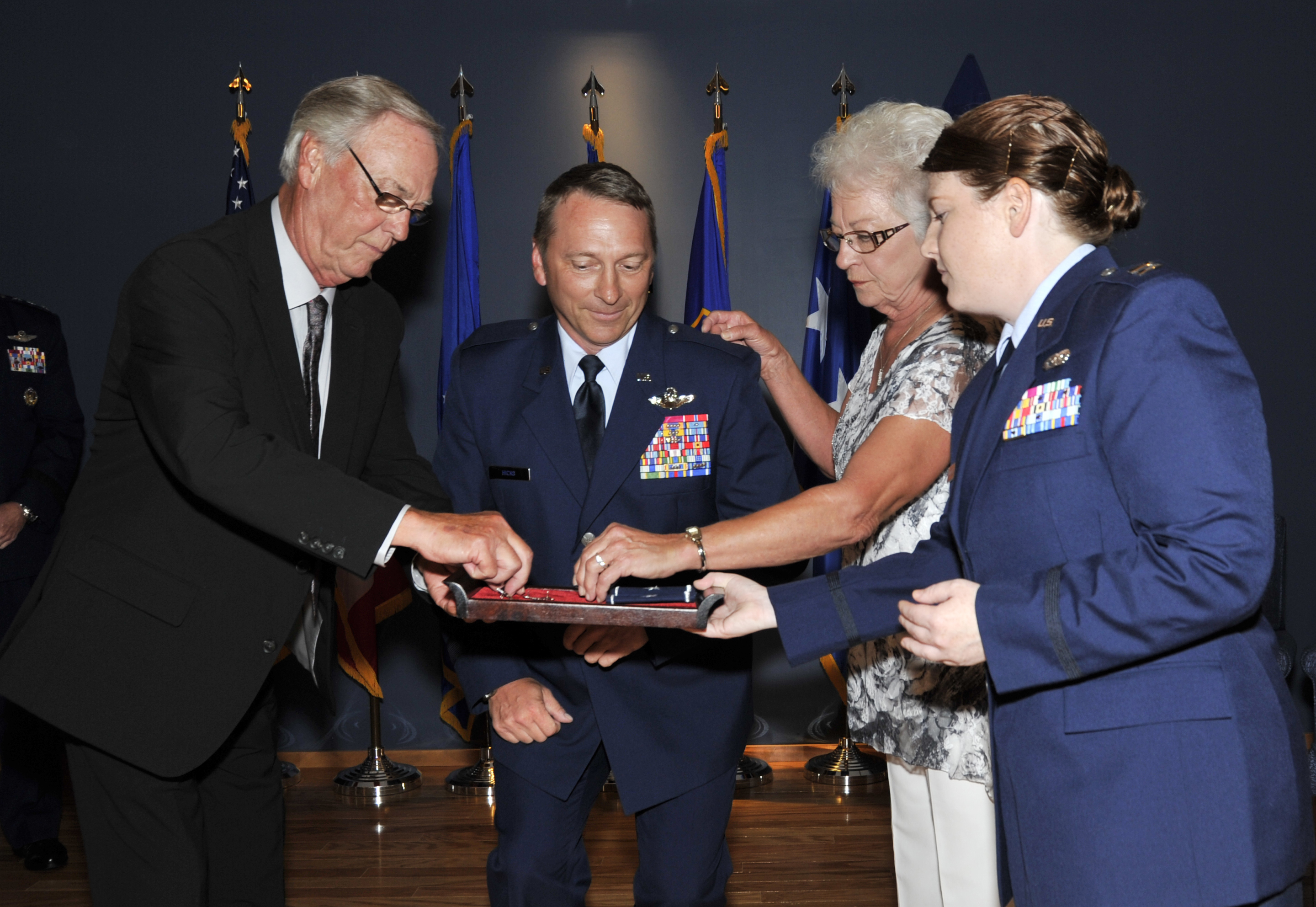 AFNORTH CV pins first star > CONR-1AF (AFNORTH & AFSPACE) > Article Display