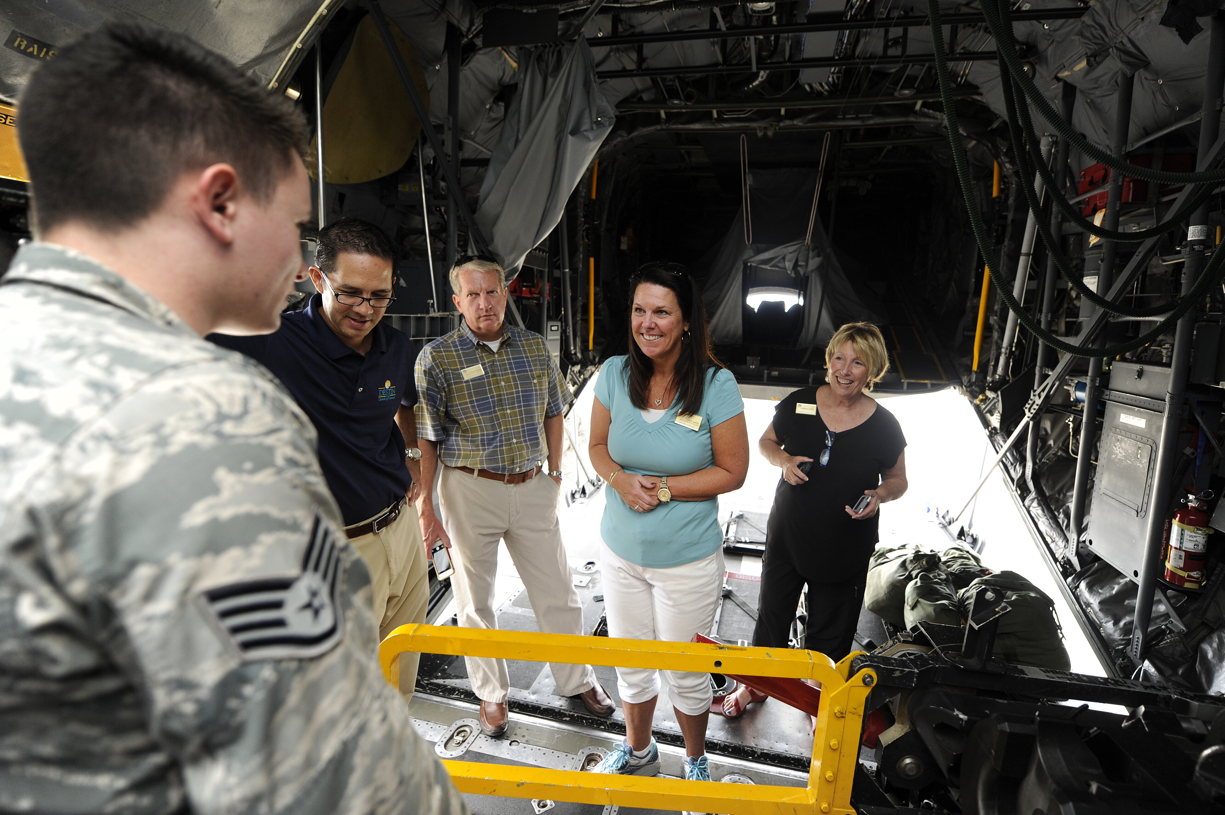 Honorary Commanders visit 1st SOG > Air Force Special Operations ...