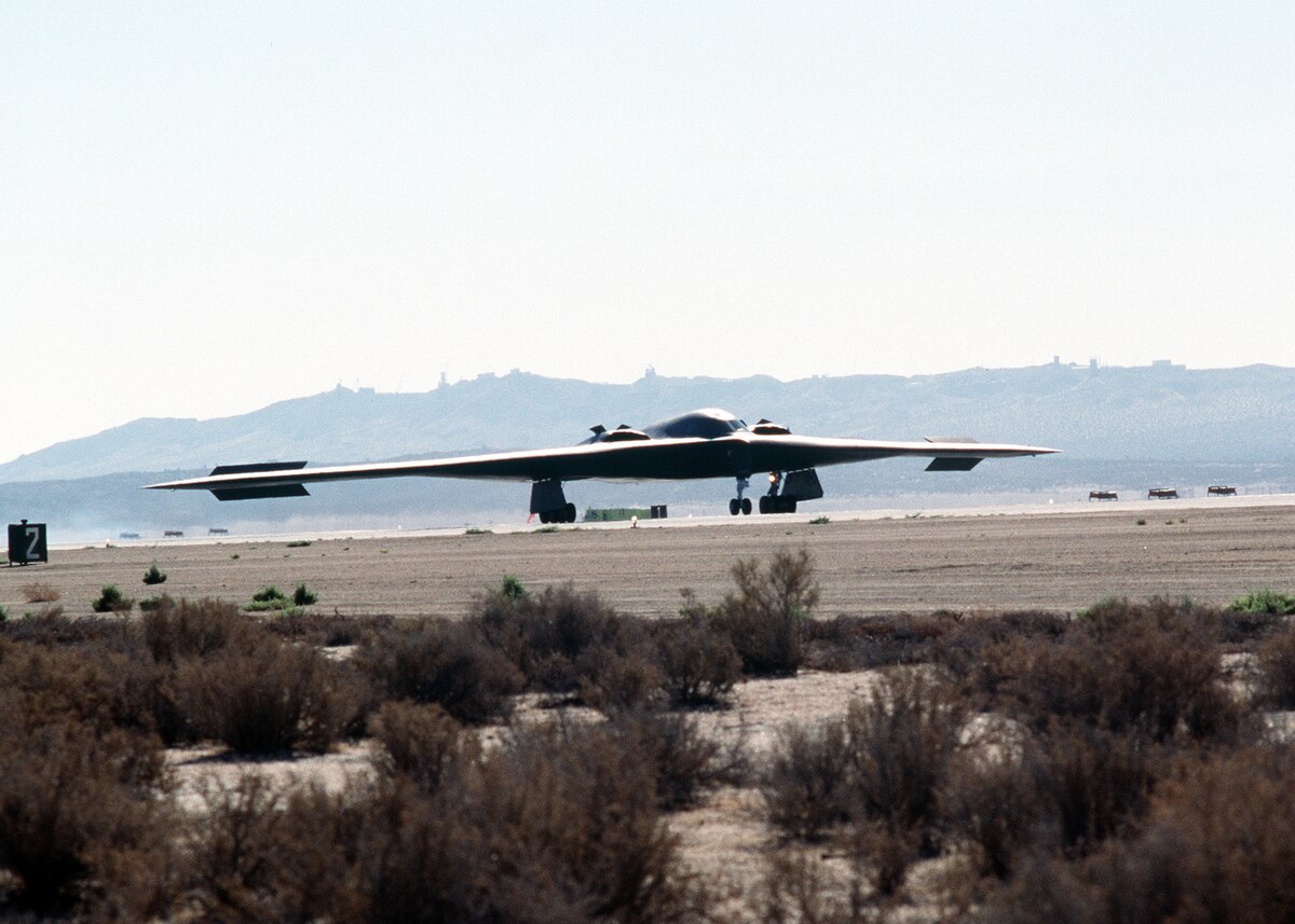 Air Force celebrates 25th anniversary of first B-2 flight > 131st Bomb ...