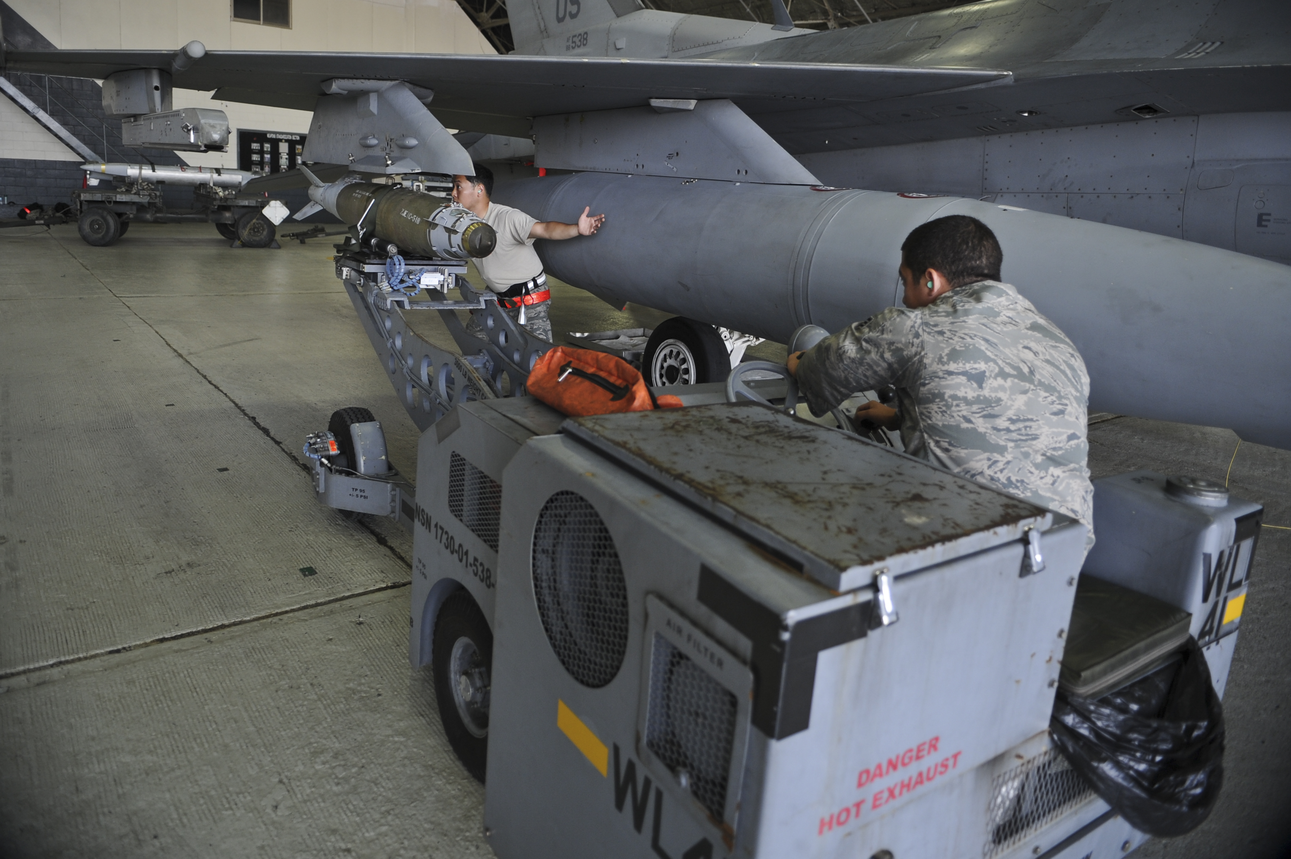Airmen compete during load crew competition > Osan Air Base > Article ...