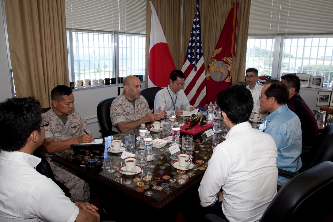 Mayor visits III MEF headquarters