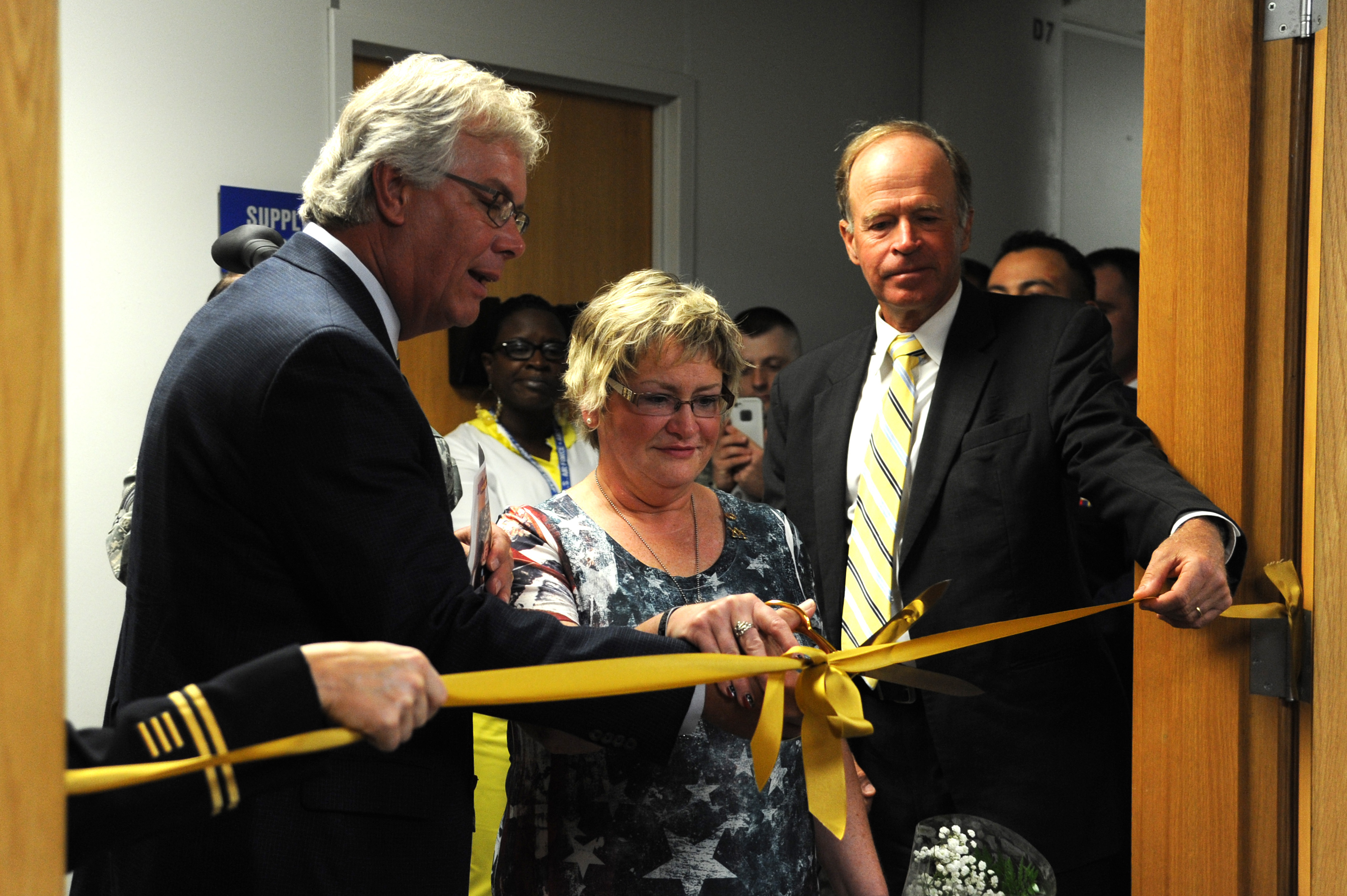 St. Louis MEPS ceremony room dedicated to fallen soldier > Scott Air ...