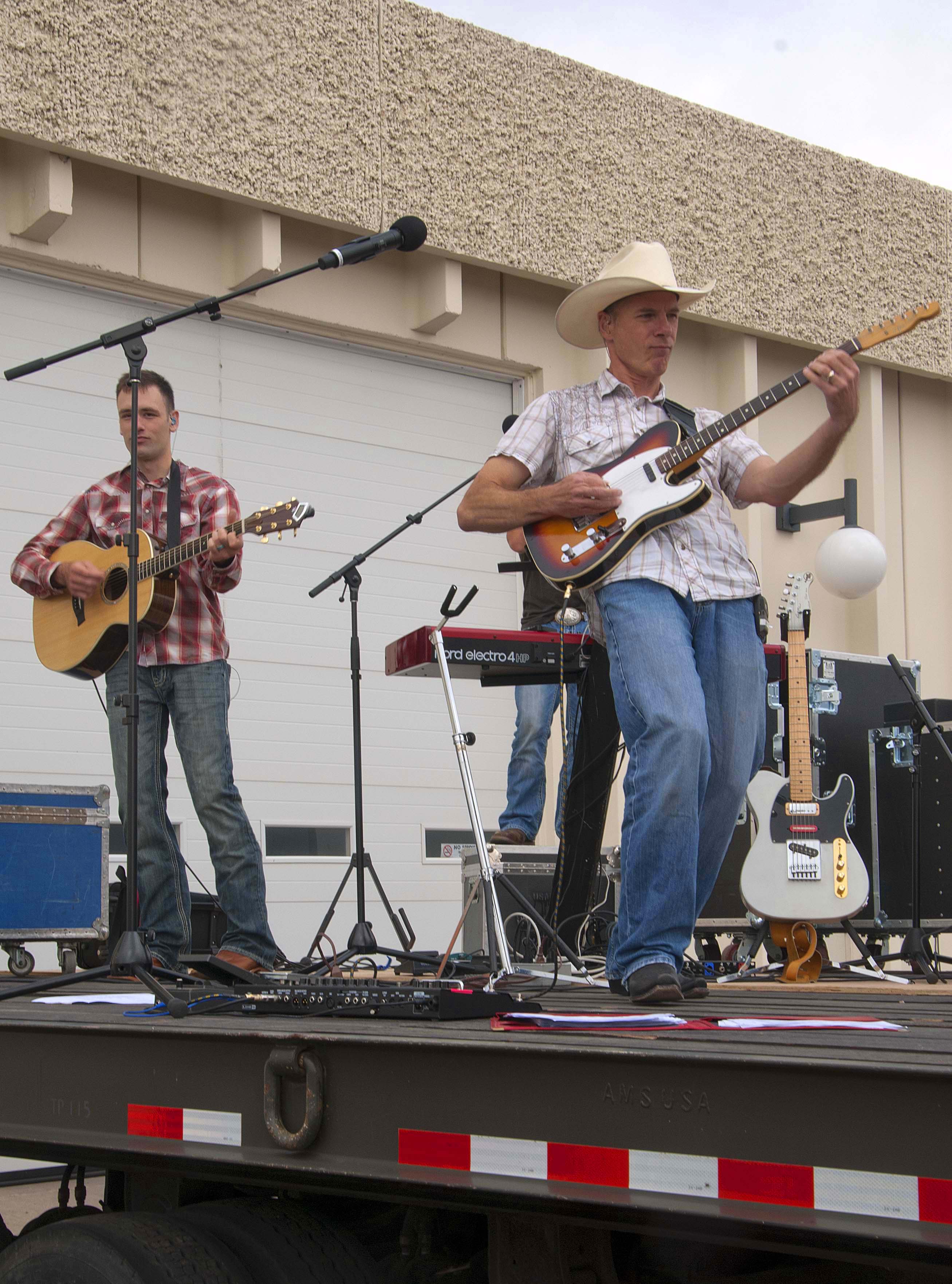 Thunderbirds make triumphant return > Air Force Global Strike Command ...