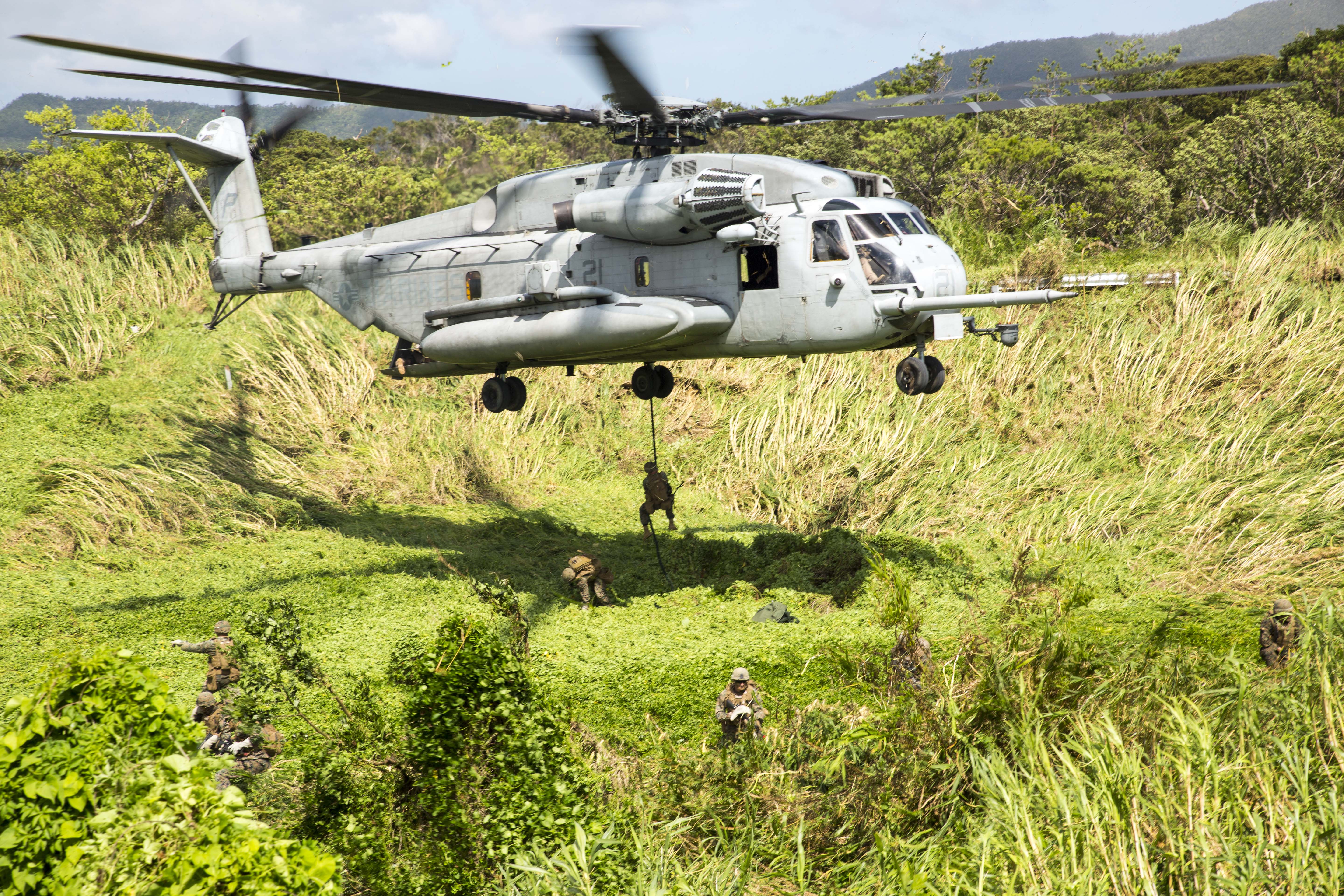 Vertical assault prepares MEU Marines for upcoming deployment