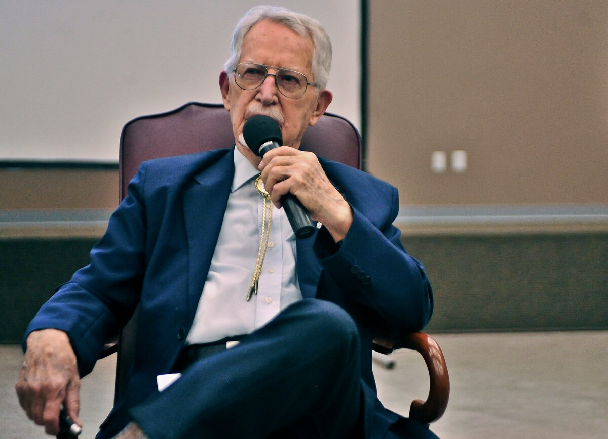 Returning with Honor: World War II POW James Bollich reflects to Airmen ...